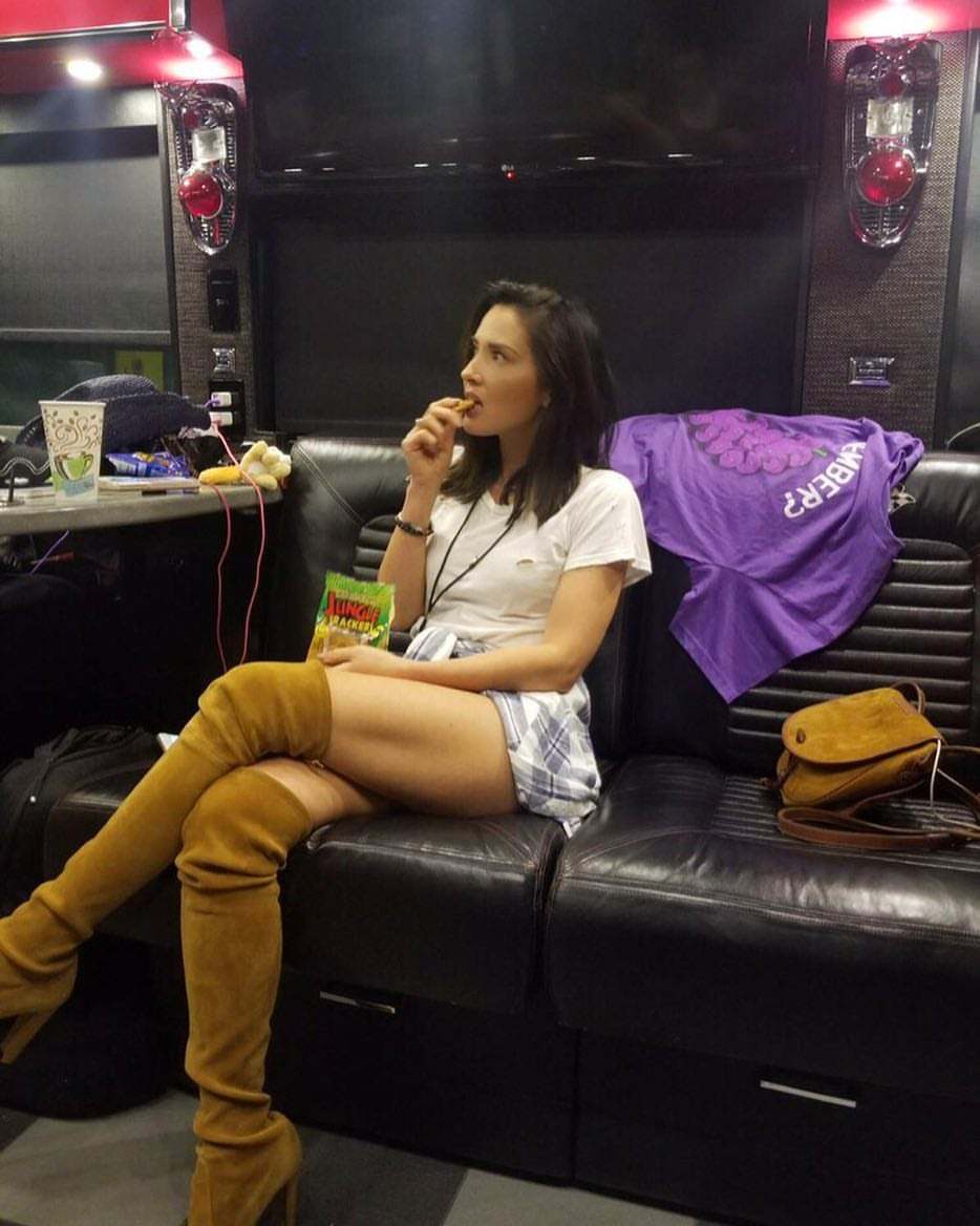 Olivia Munn | Scrolller