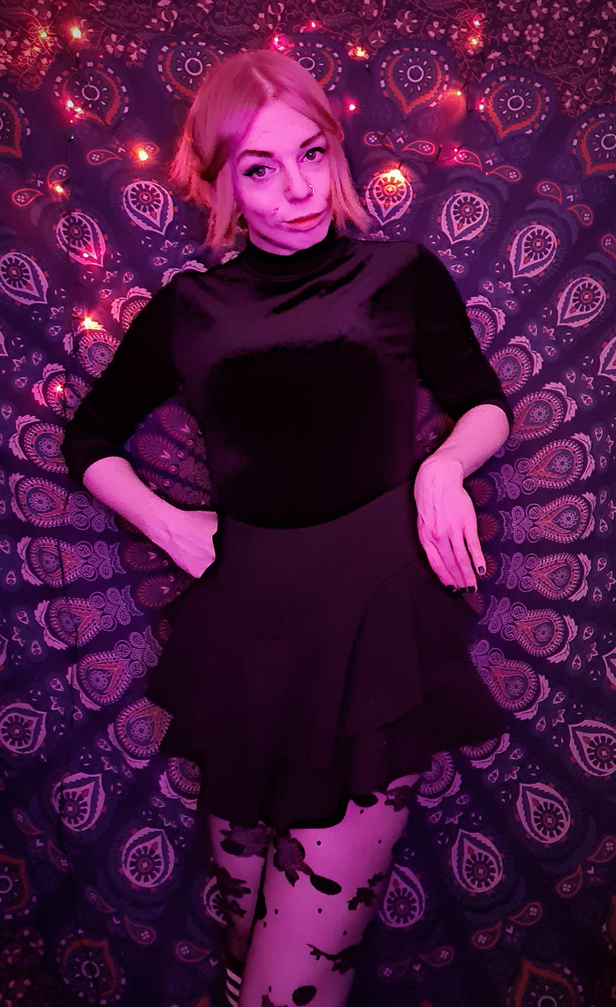 Omg, thank you for 2k follows!! 🥰 my first post on Reddit was here, tysm! 😁🖤 | Scrolller