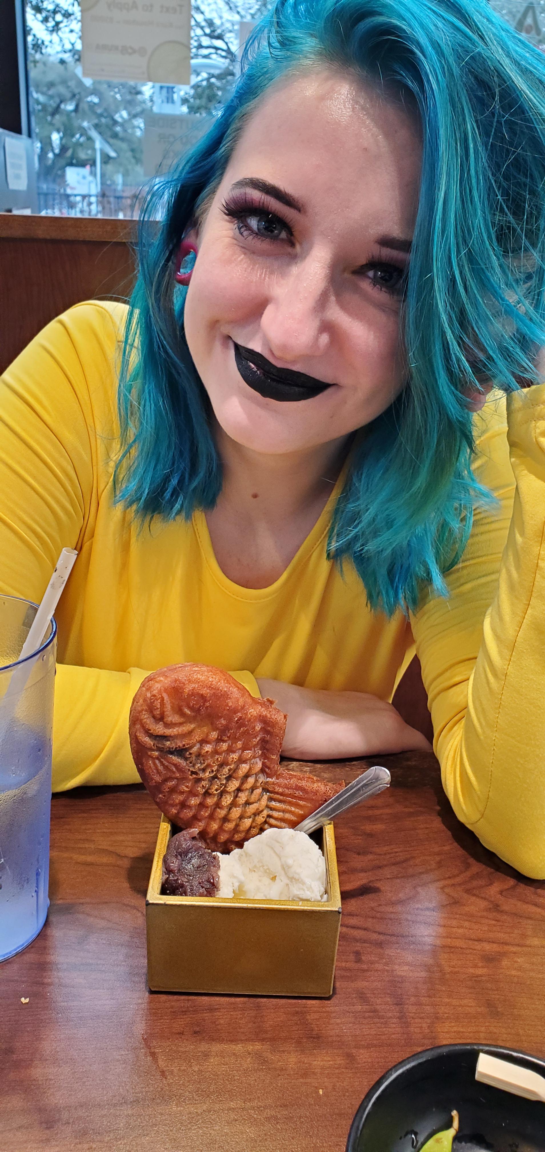 On a date | Scrolller