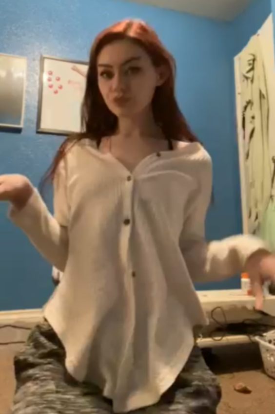 On my knees, ready to serve like a good healslut | Scrolller