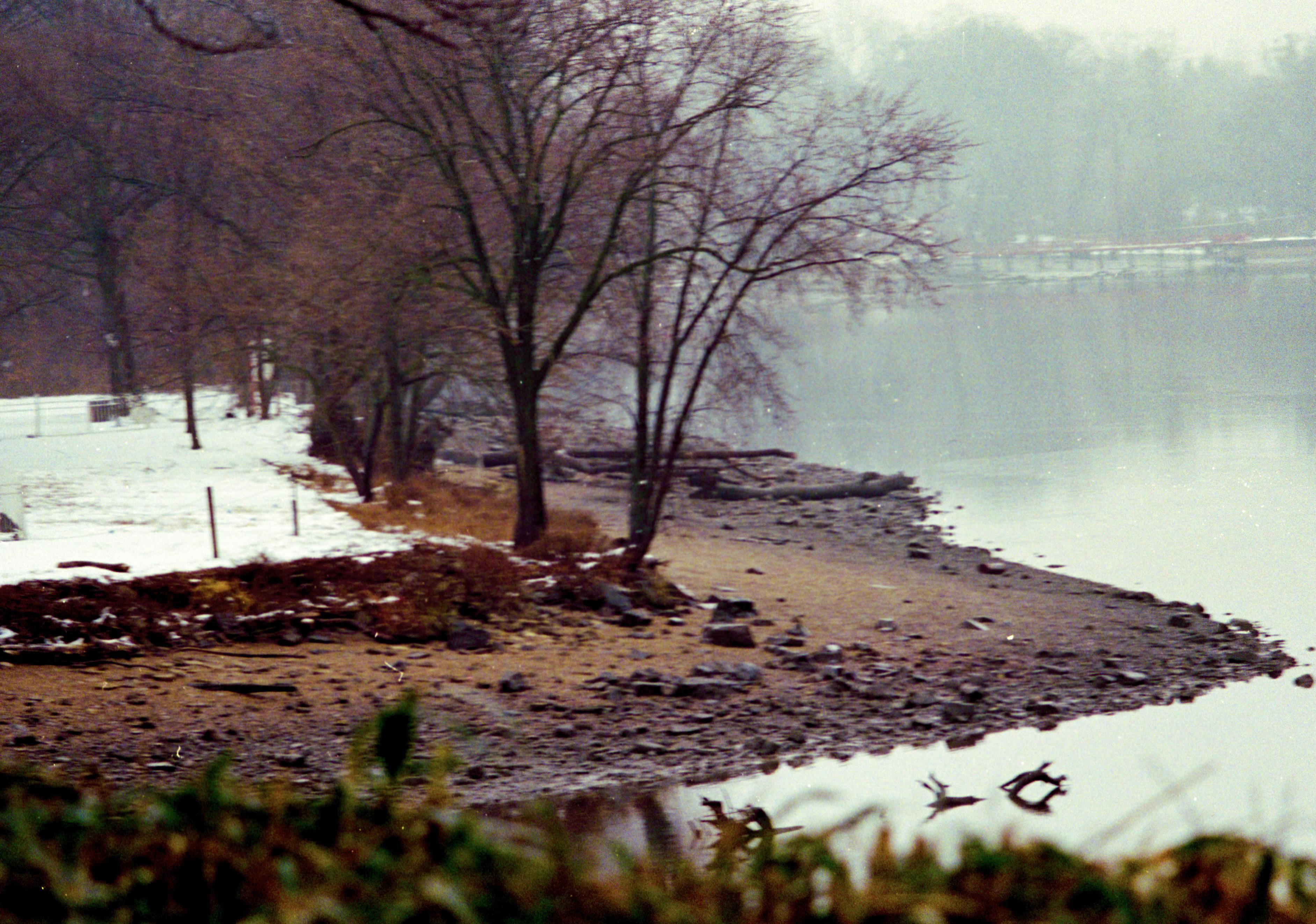 On the river. Canon av-1, portra 800 +1 stop. 100mm. | Scrolller