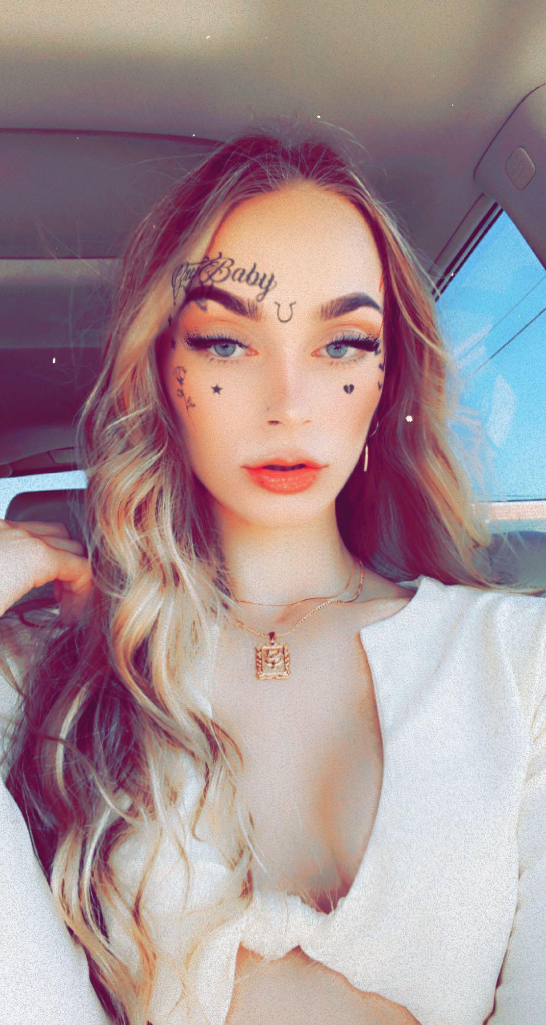 Only fans model 19 years old looking for new subscribers who wanna have fun 😉 link in comments ...