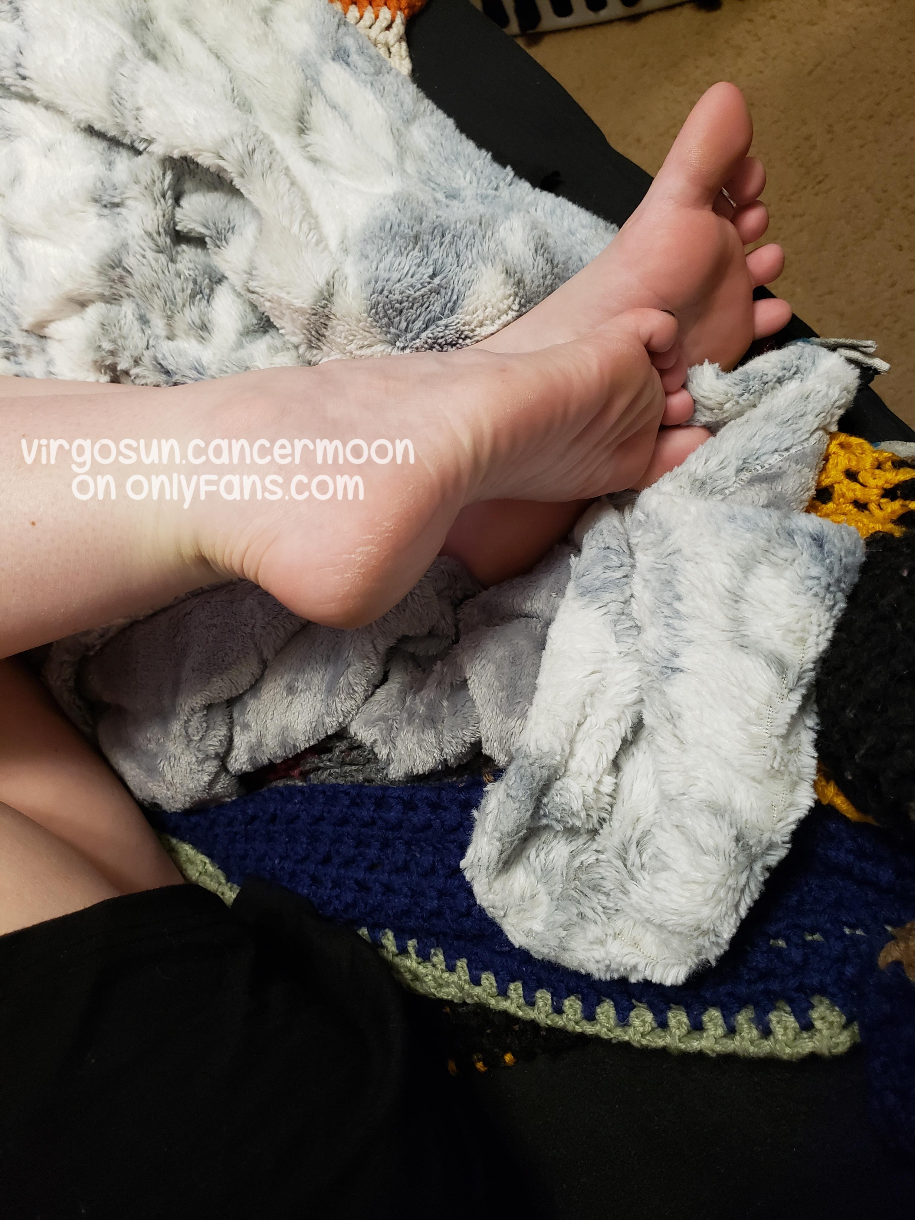 Onlyfans @virgosun.cancermoon | Scrolller