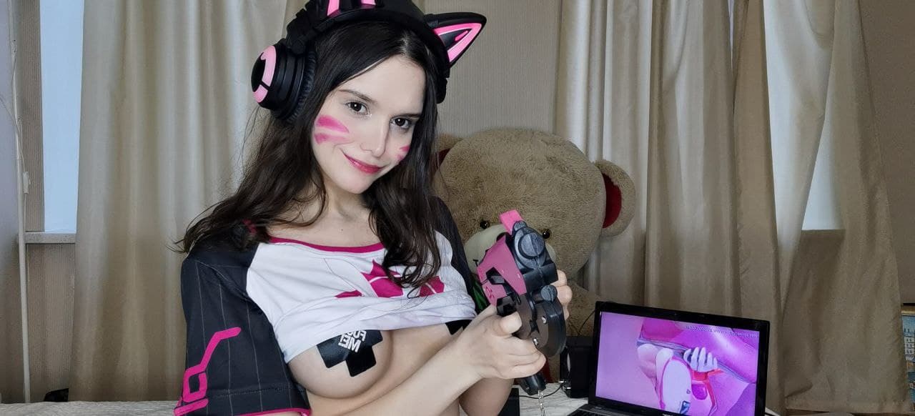 Oops, it looks like cosplay has gone too far... | Scrolller