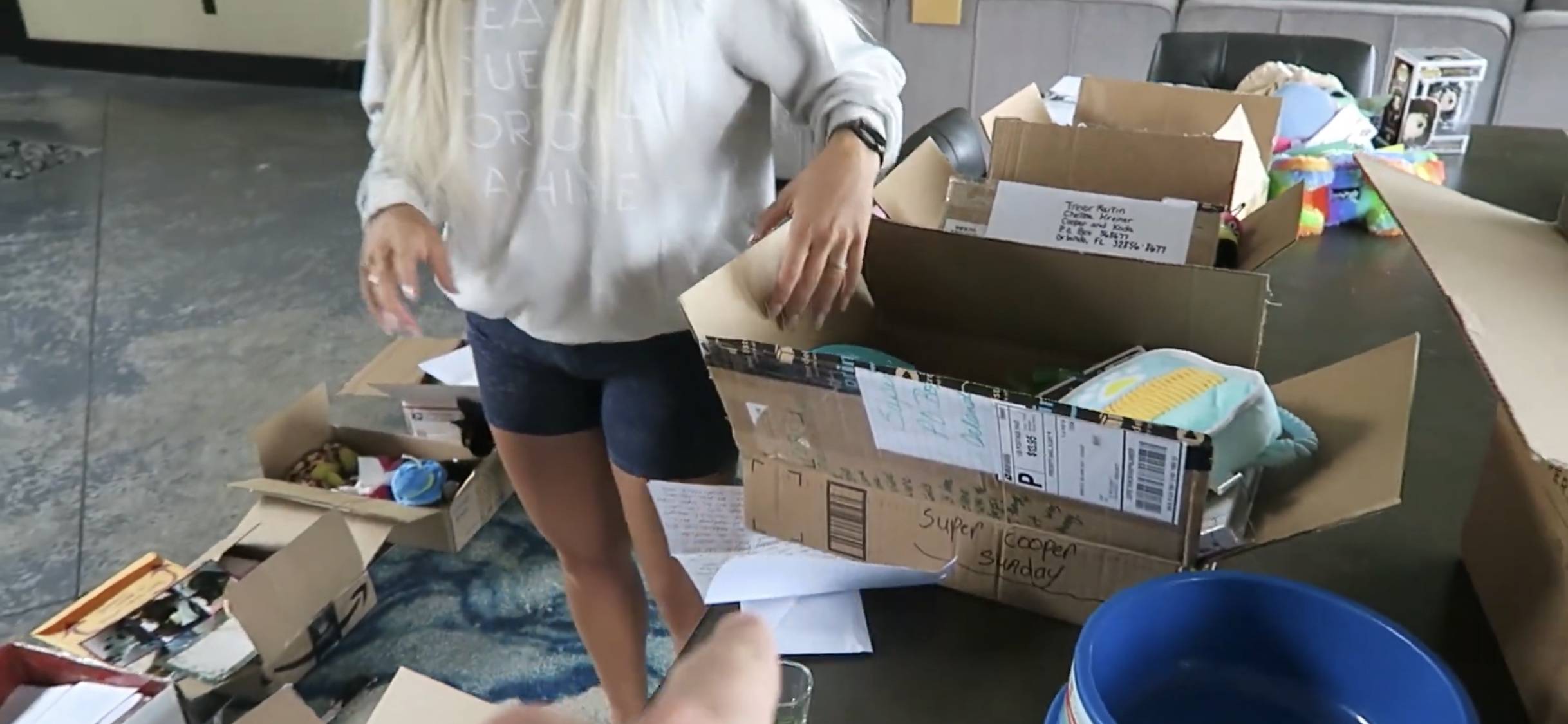 Opening packages! | Scrolller