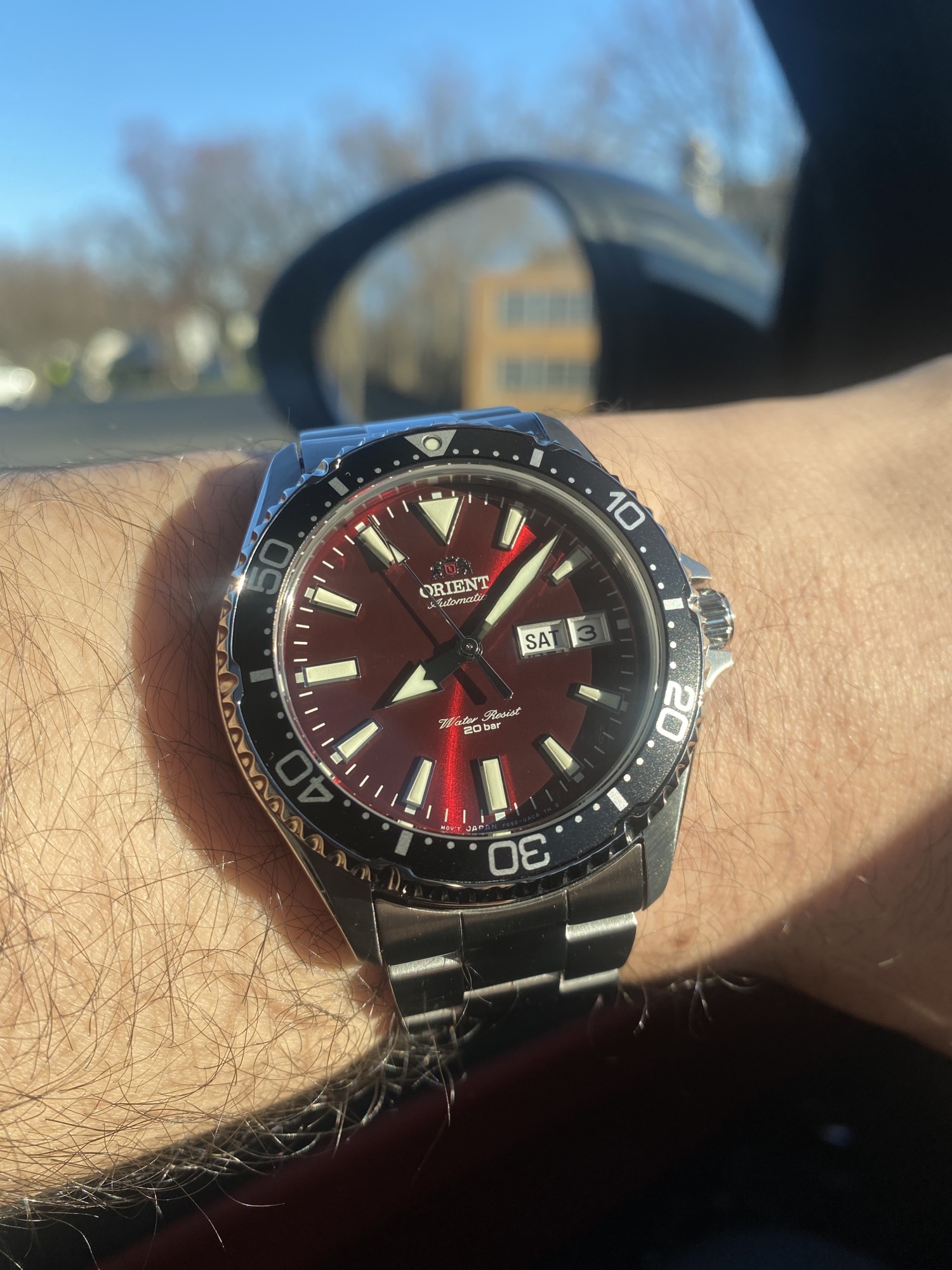 [Orient Kamasu] My newest acquisition, first automatic. The red dial is a true stunner. In love ...