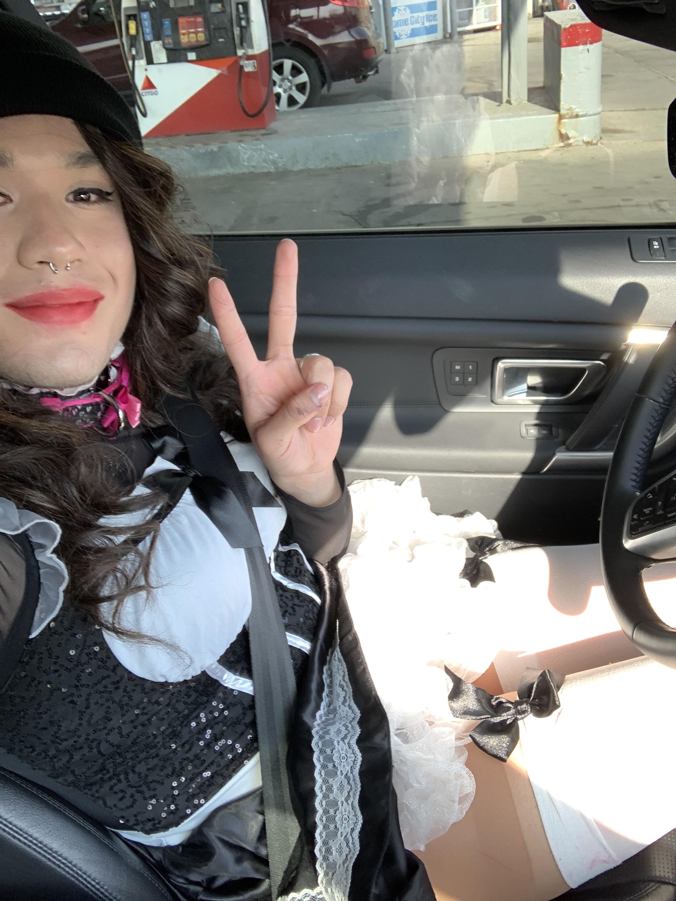 Out and about Chicago. Give me humiliating dares | Scrolller