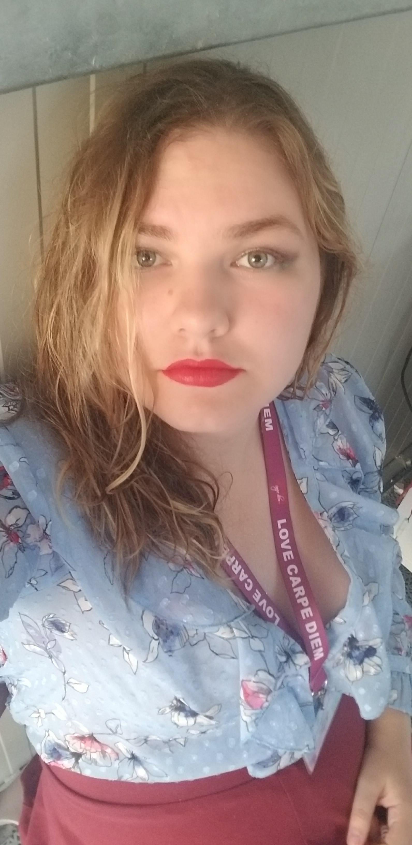 (Over 18) I'm a hotel Entertainer/MC (main), lol do I look the part? | Scrolller