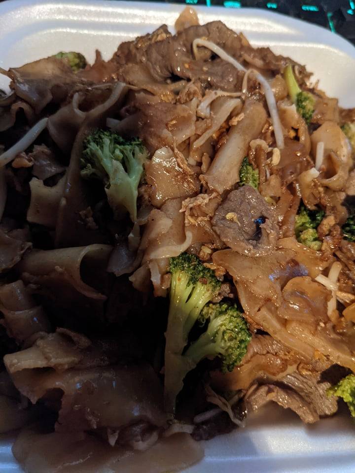 Pad See Ew with beef | Scrolller