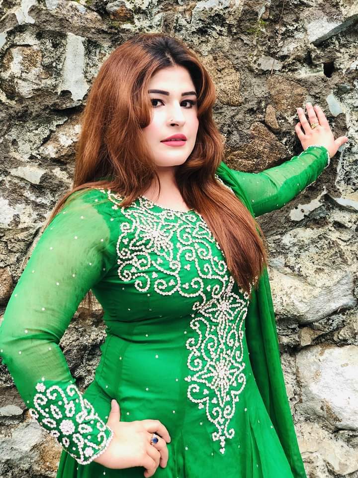 Pakistani Busty ️ ️ ️ | Scrolller