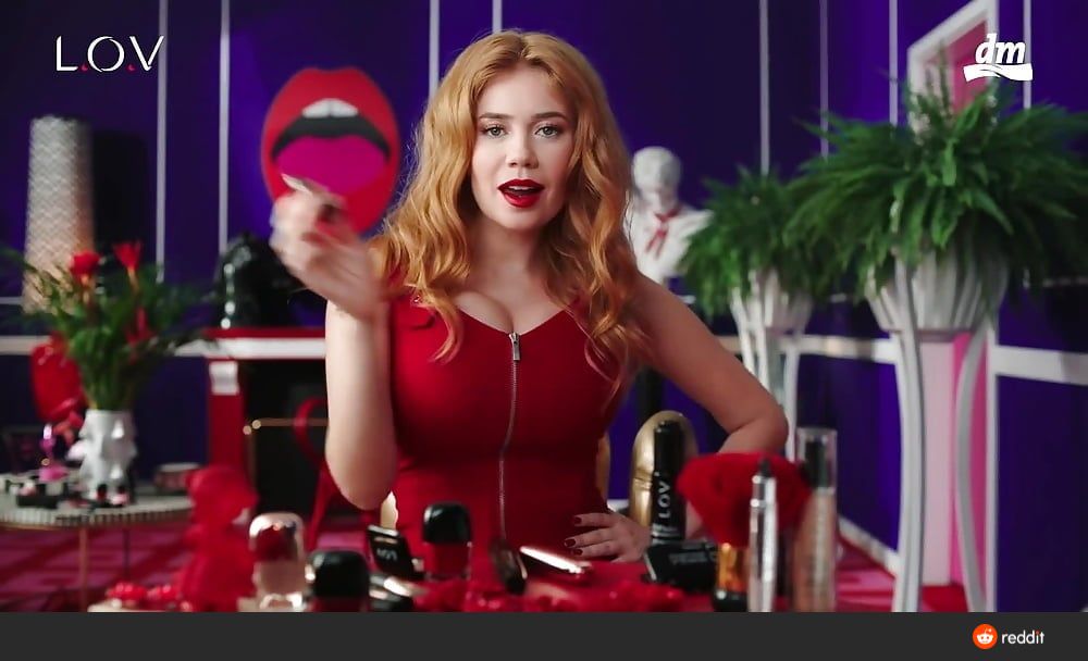 Palina mal wieder so gekleidet das man schnell an ihre titten kann | Scrolller