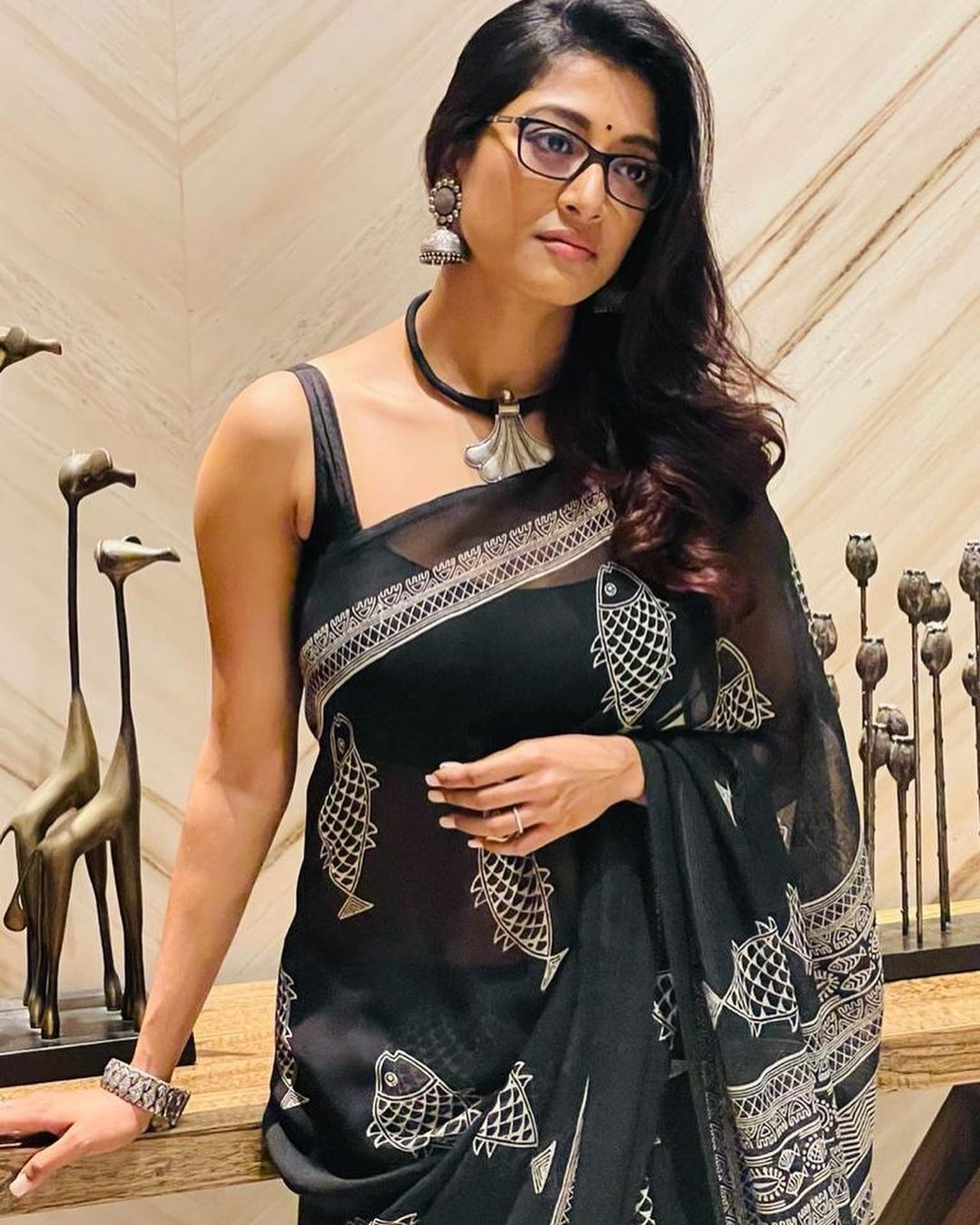 Paoli Dam looking like a hot MILFy boss | Scrolller