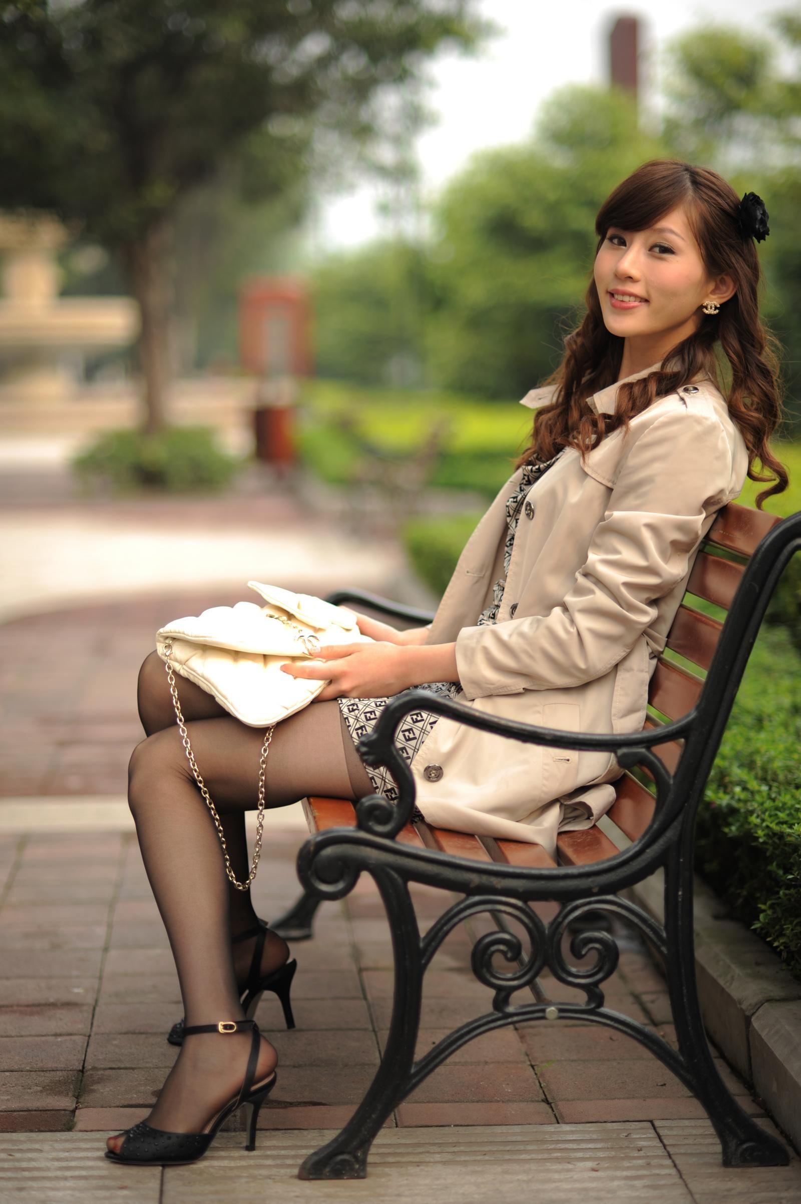 Park Bench | Scrolller