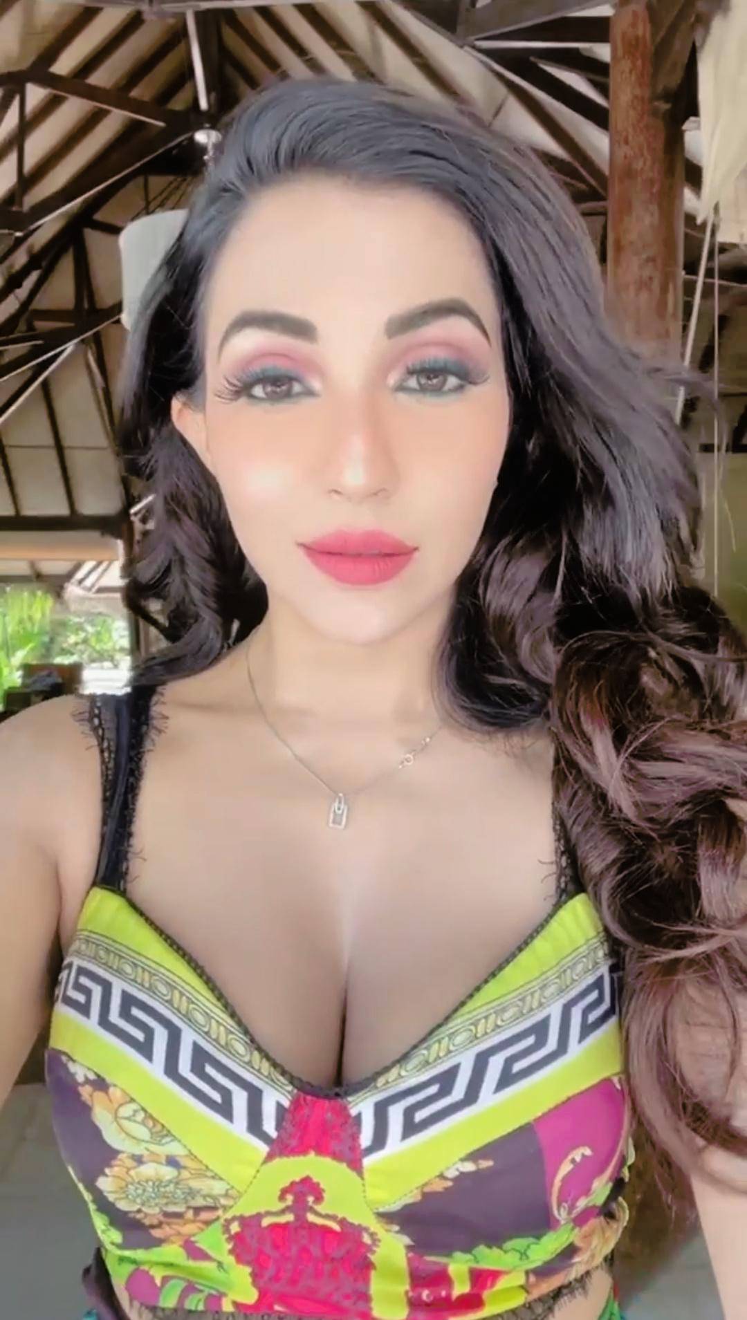 Paroo 🤤 | Scrolller