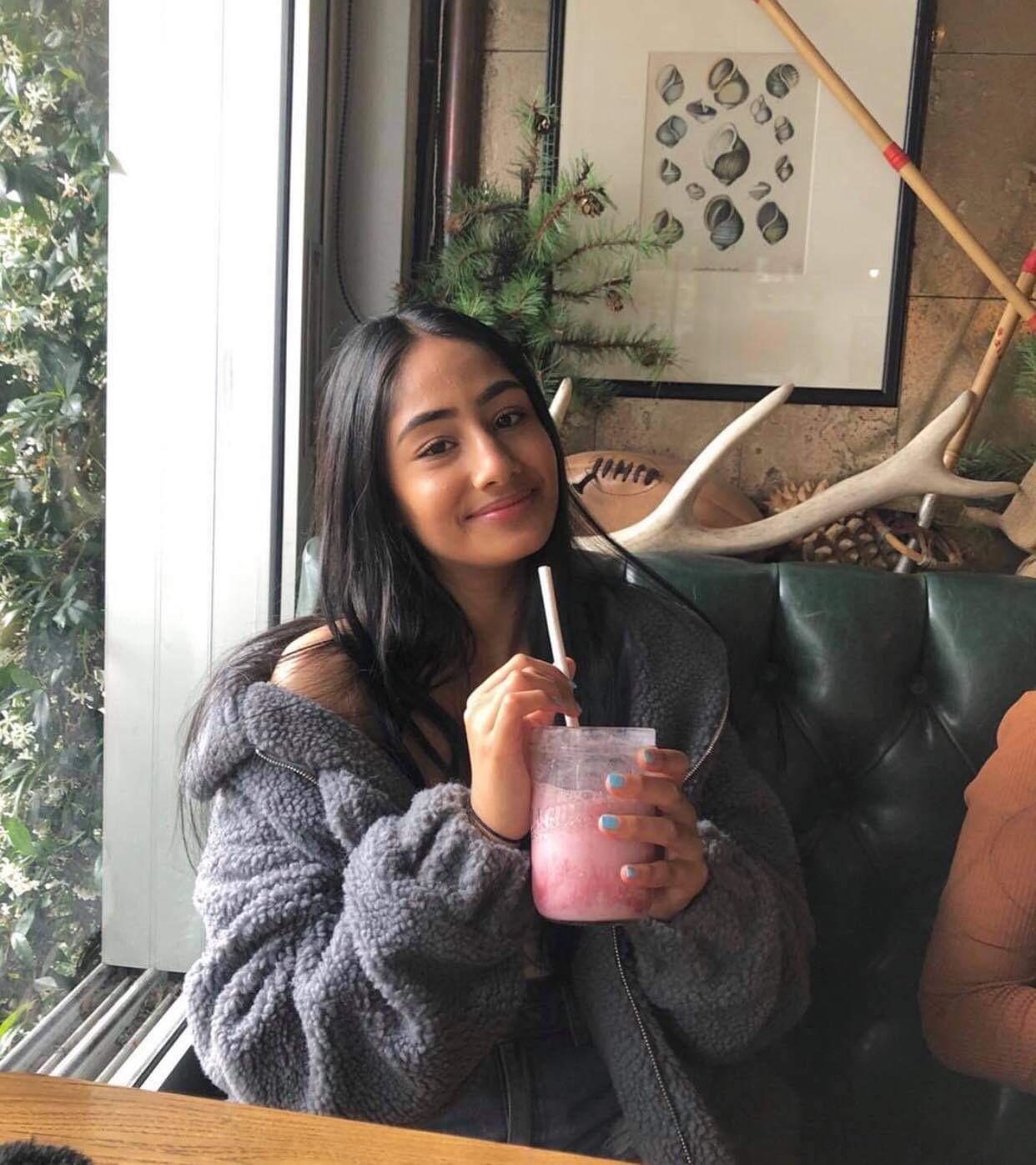 Part 1: Who doesn’t love a curvy teen (18)....What would you do to her? | Scrolller