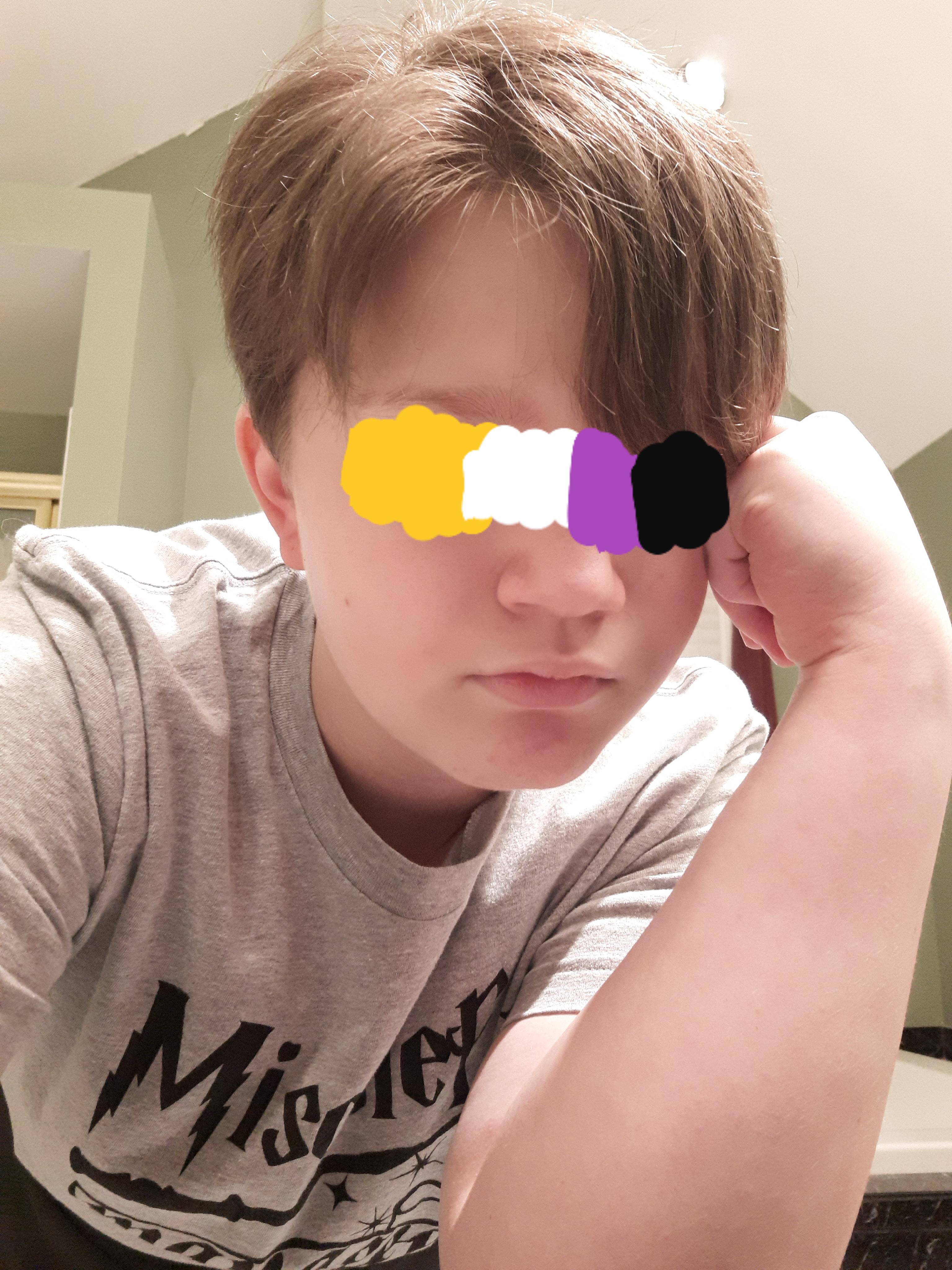 Parted my hair on the other side, feeling like my best self and like a enby | Scrolller