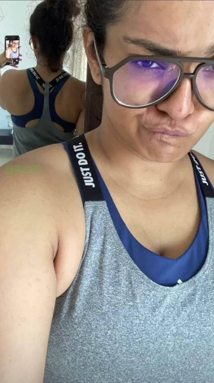 Parvathy Thiruvothu mid workout | Scrolller