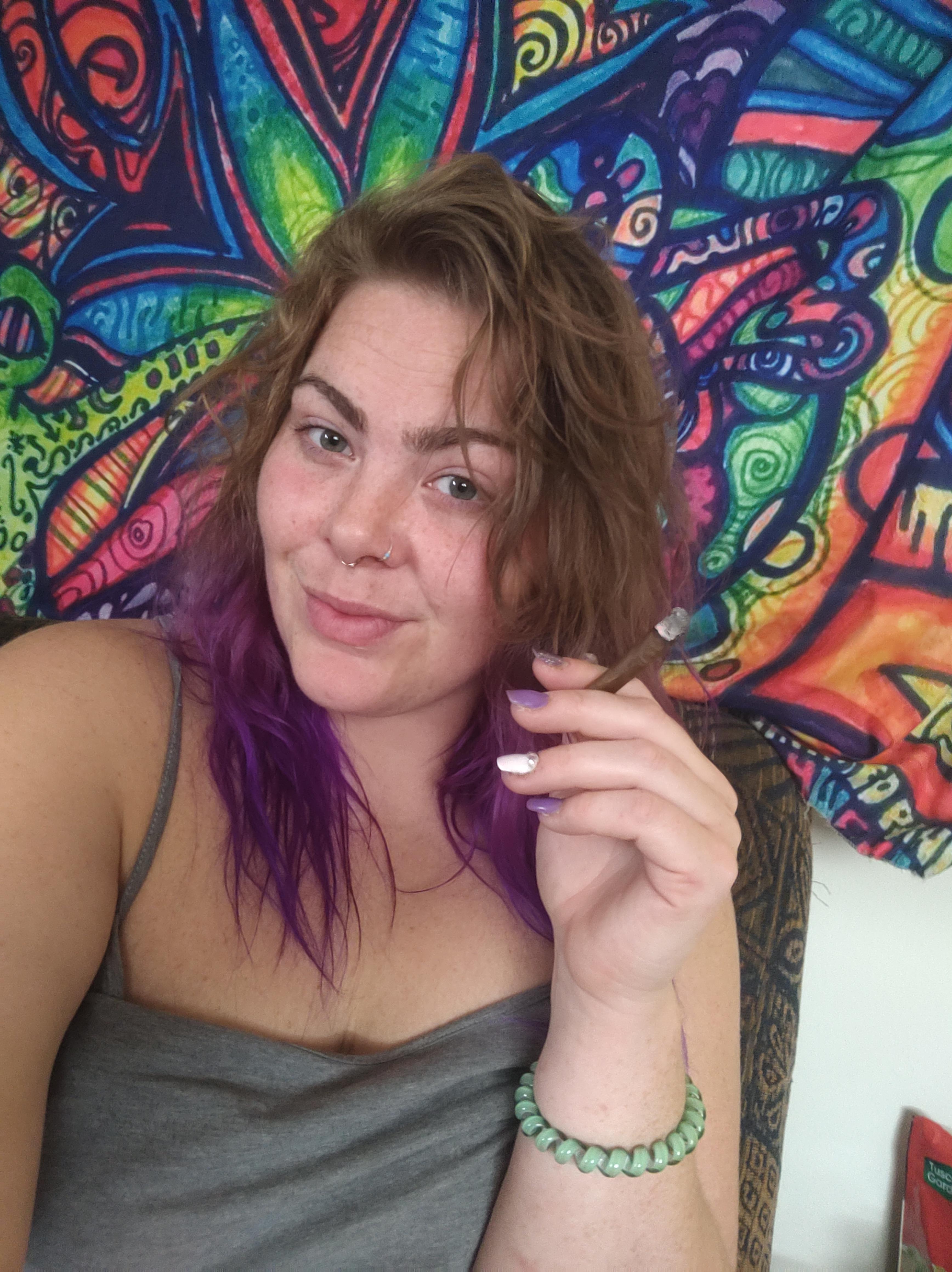 Pawg stoner! | Scrolller
