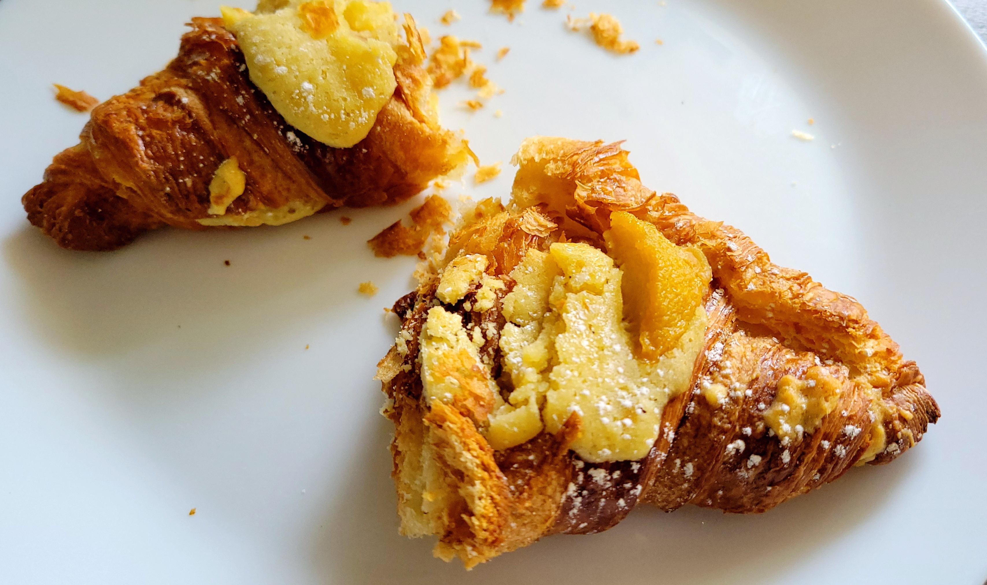Peach Almond Croissant | Scrolller