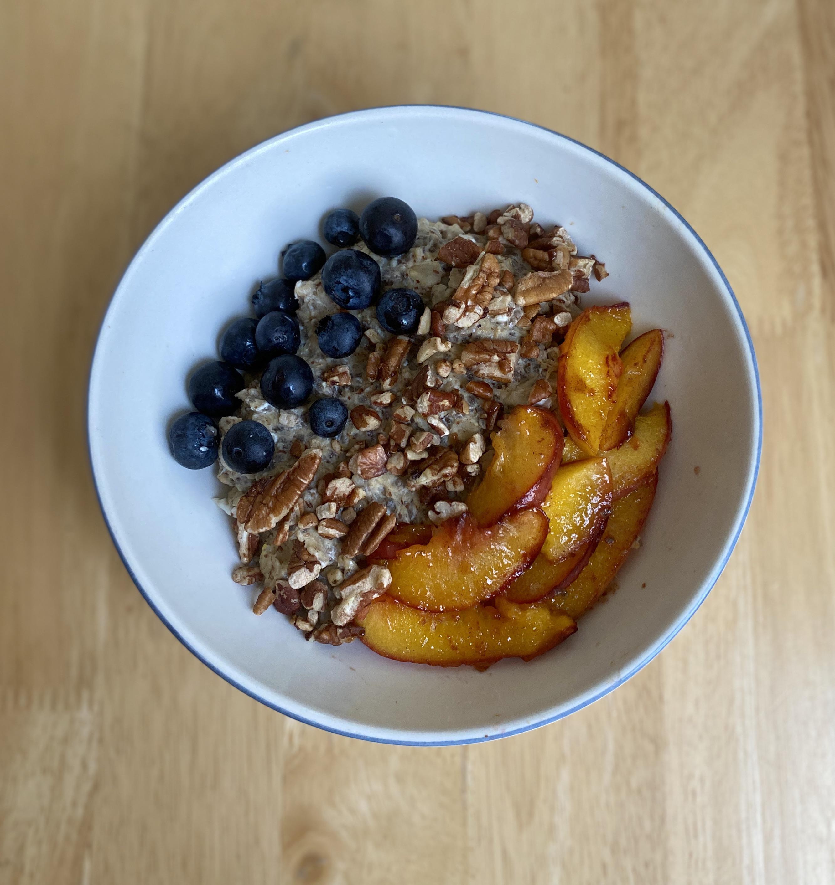 Peach Blueberry Cobbler Oatmeal | Scrolller