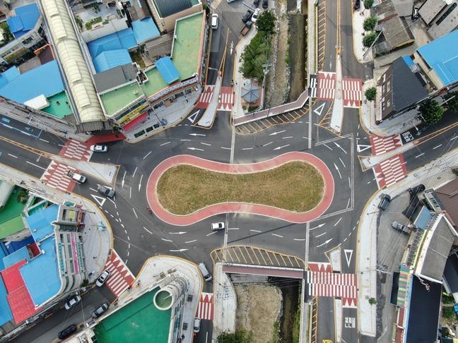 Peanut-shaped 7-way roundabout in Chungju | Scrolller