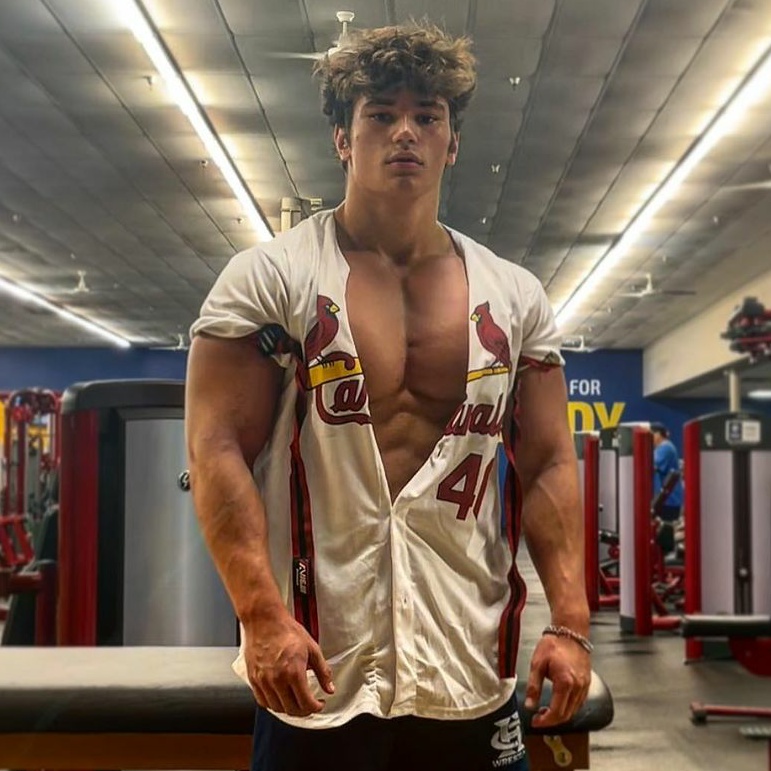 Pec cleavage | Scrolller