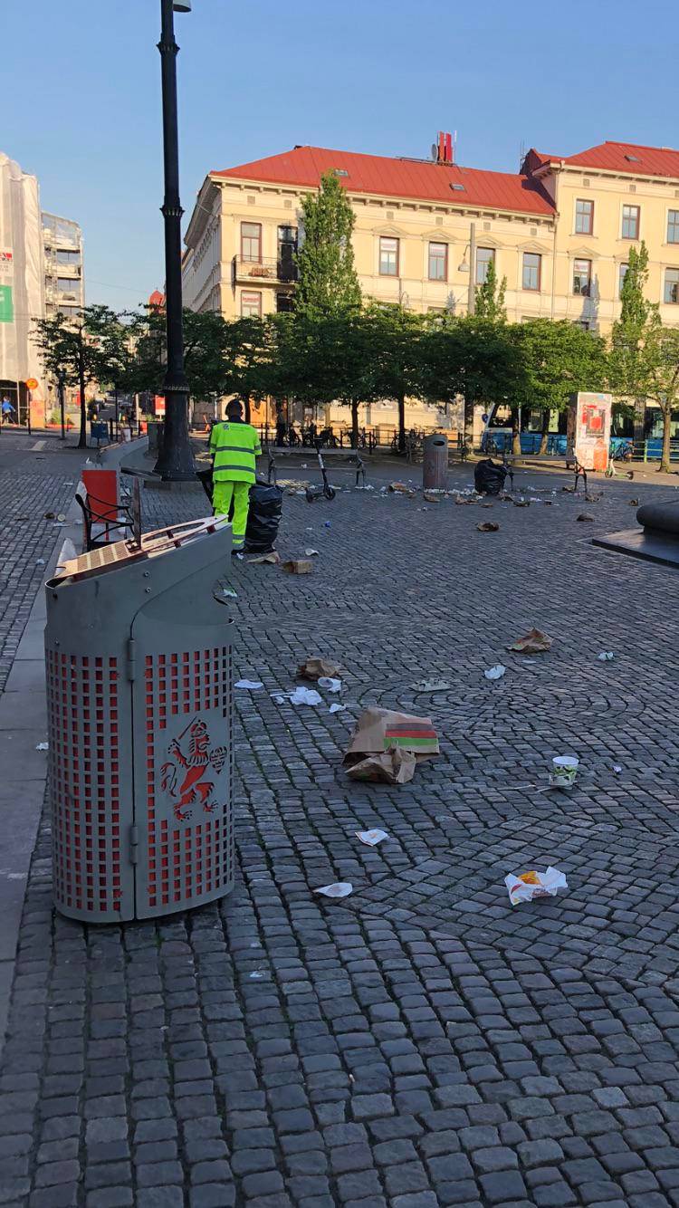 People having a hard time finding the trash cans in Gothenburg, Sweden | Scrolller