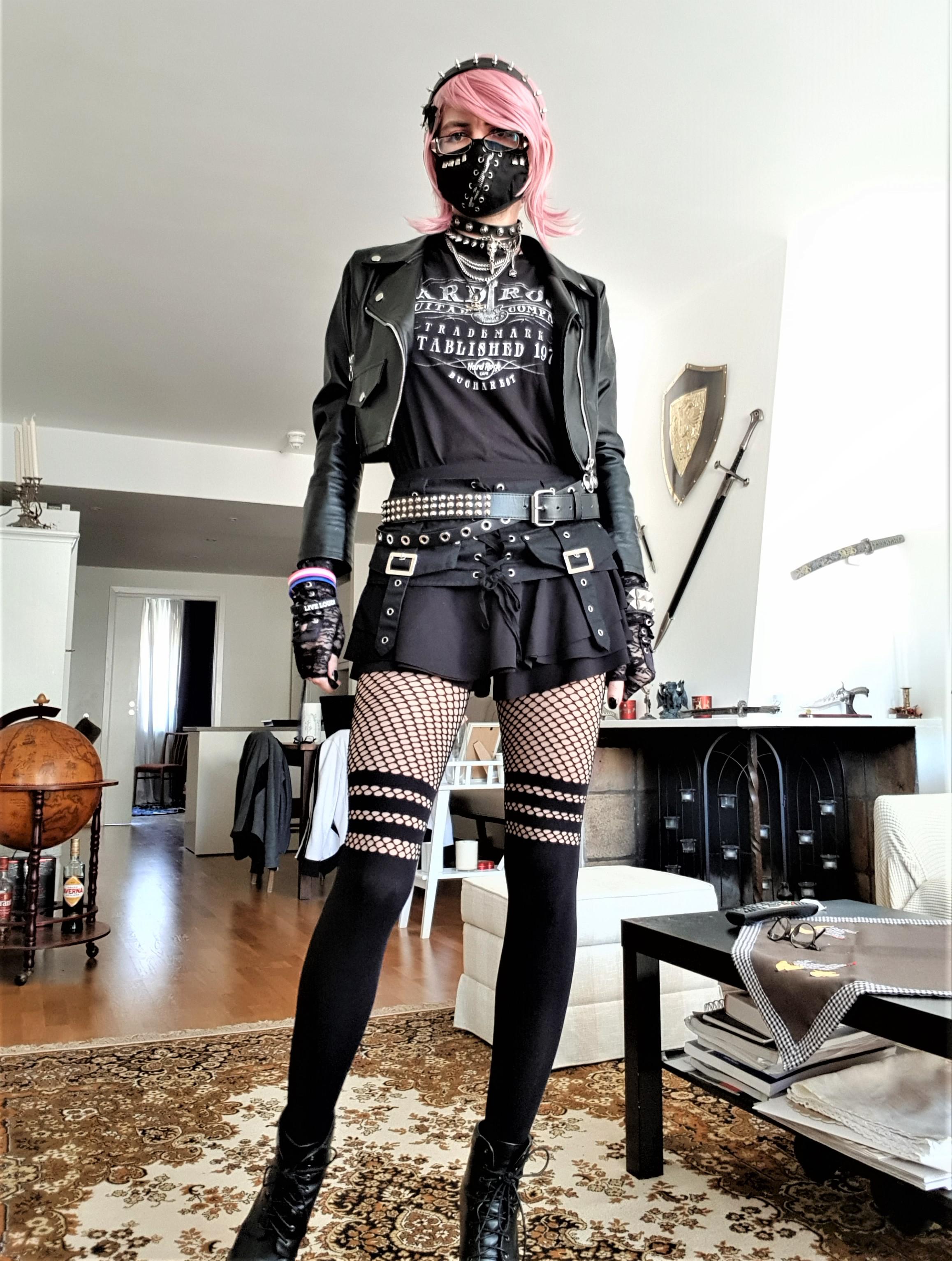 "Perfect Rocker Look" | Scrolller