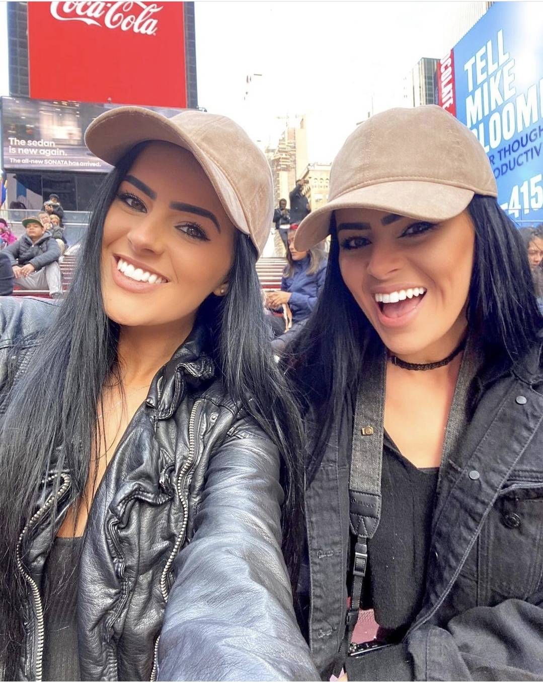 Perry Twins Are Stunning Scrolller
