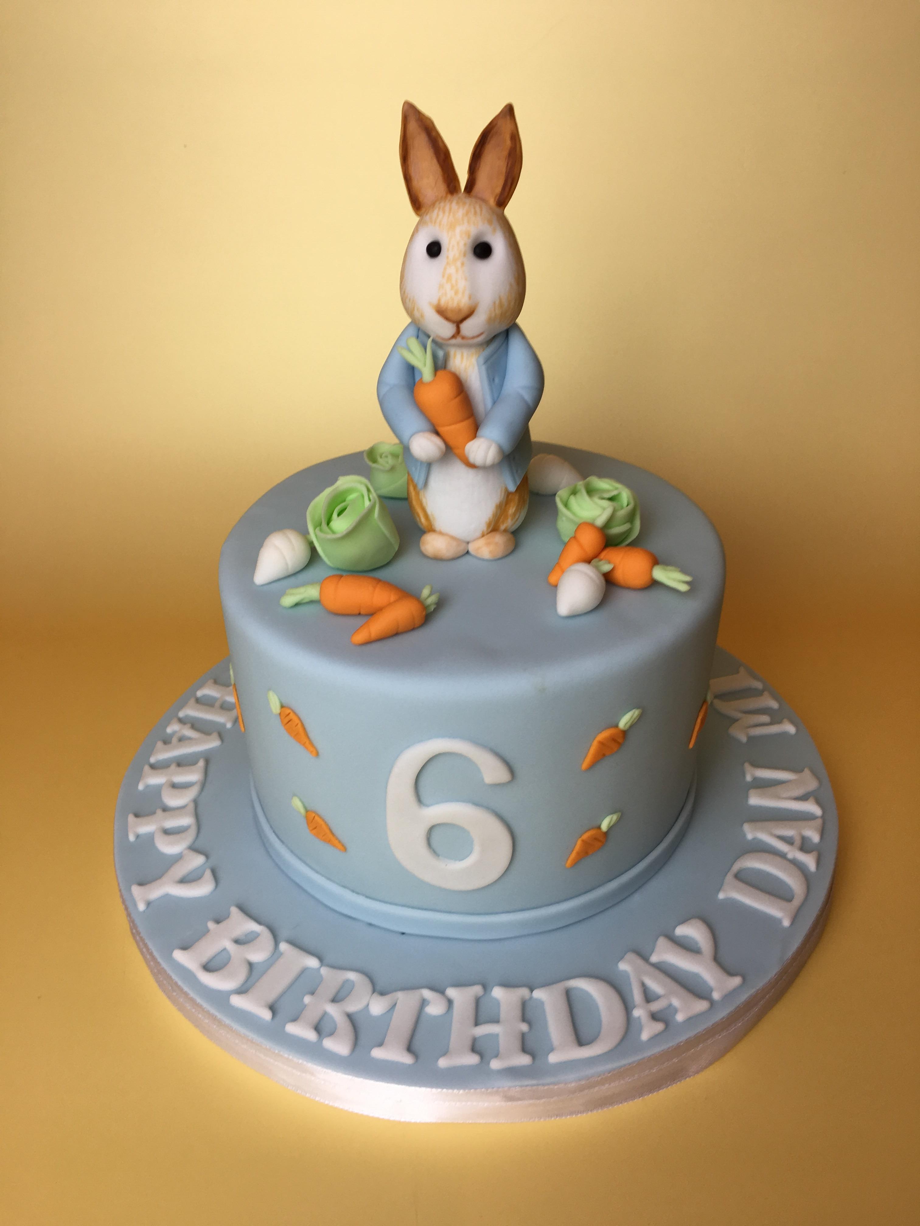 Peter Rabbit cake 🐰🥕 | Scrolller