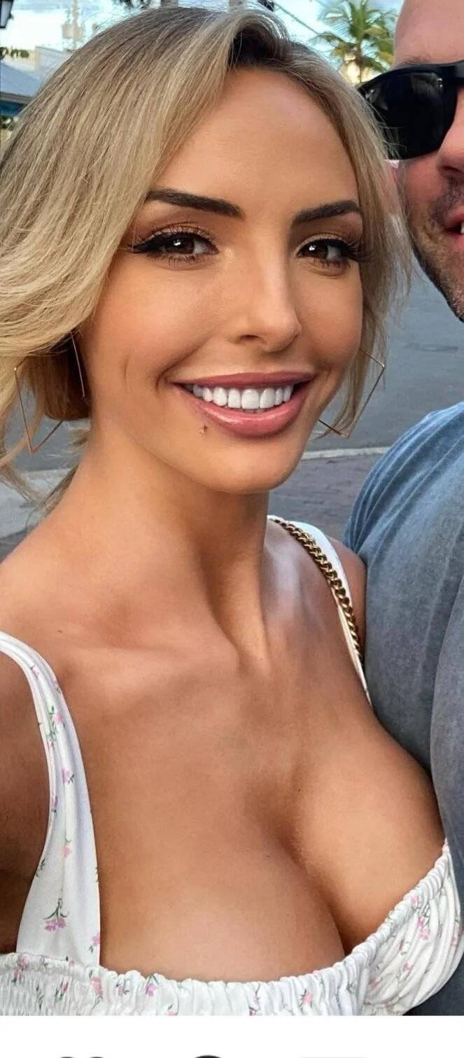 Peyton's cleavage | Scrolller