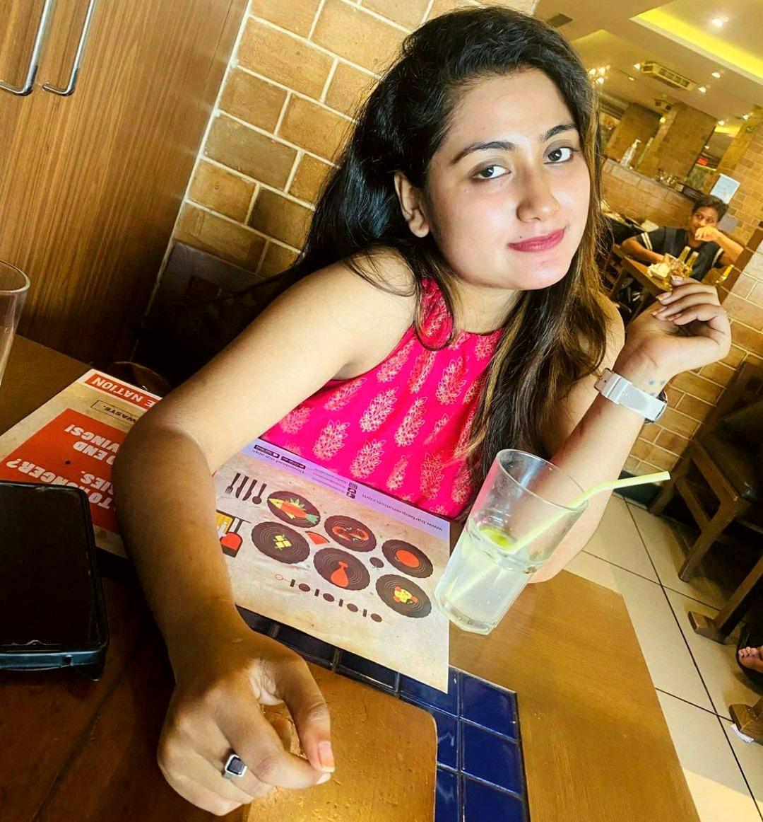 🔴 Pic's & 2 Video's🔥🥰 Checkout Cute Insta Queen 👑 Exclusive Viral Stuff 🔴 Recording herself ...