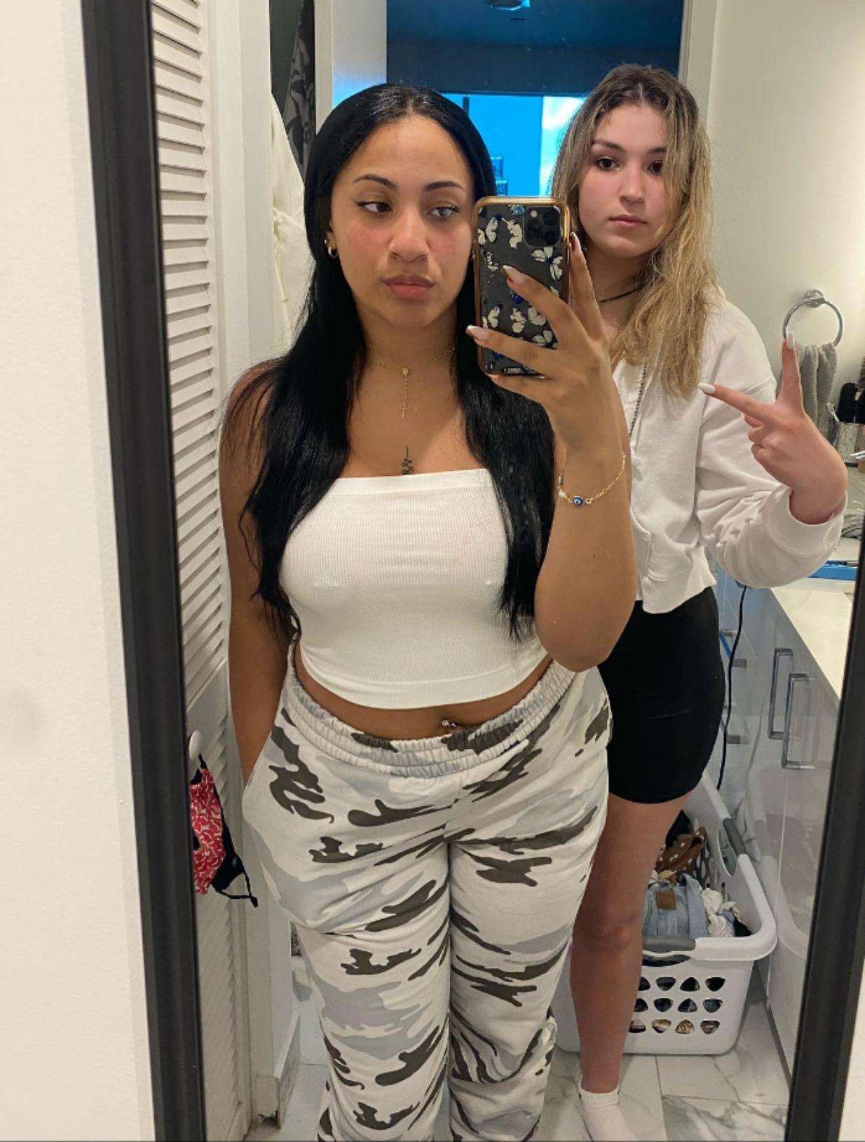 Piercing and tube top is a great combo | Scrolller