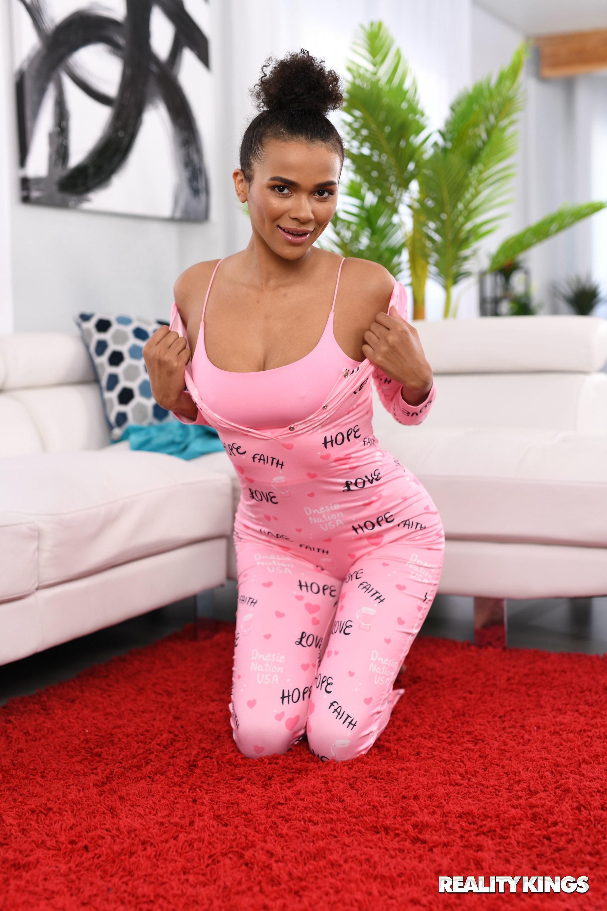 Piggy🐷 | Scrolller