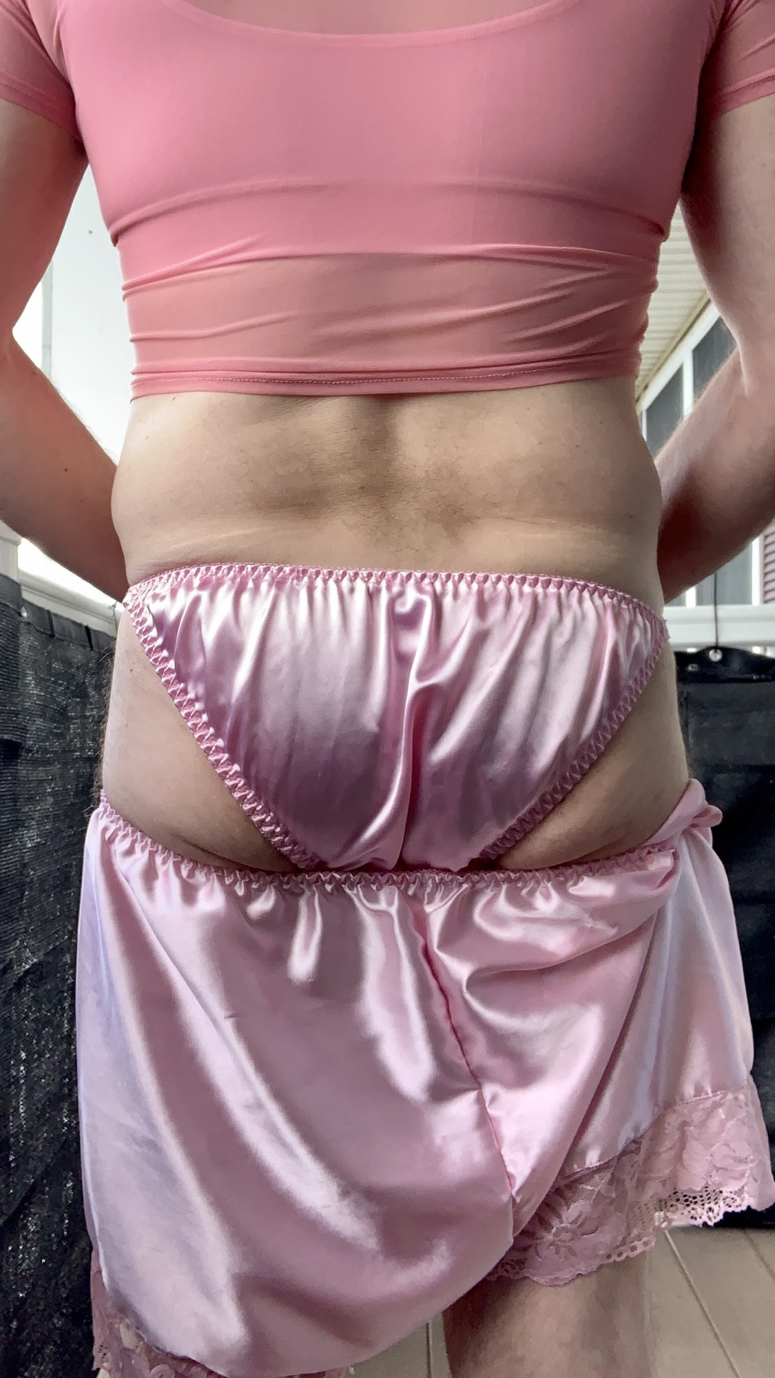 Pink bottom | Scrolller