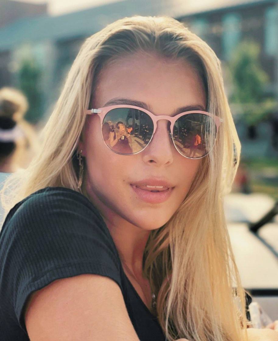 Pink Frames | Scrolller