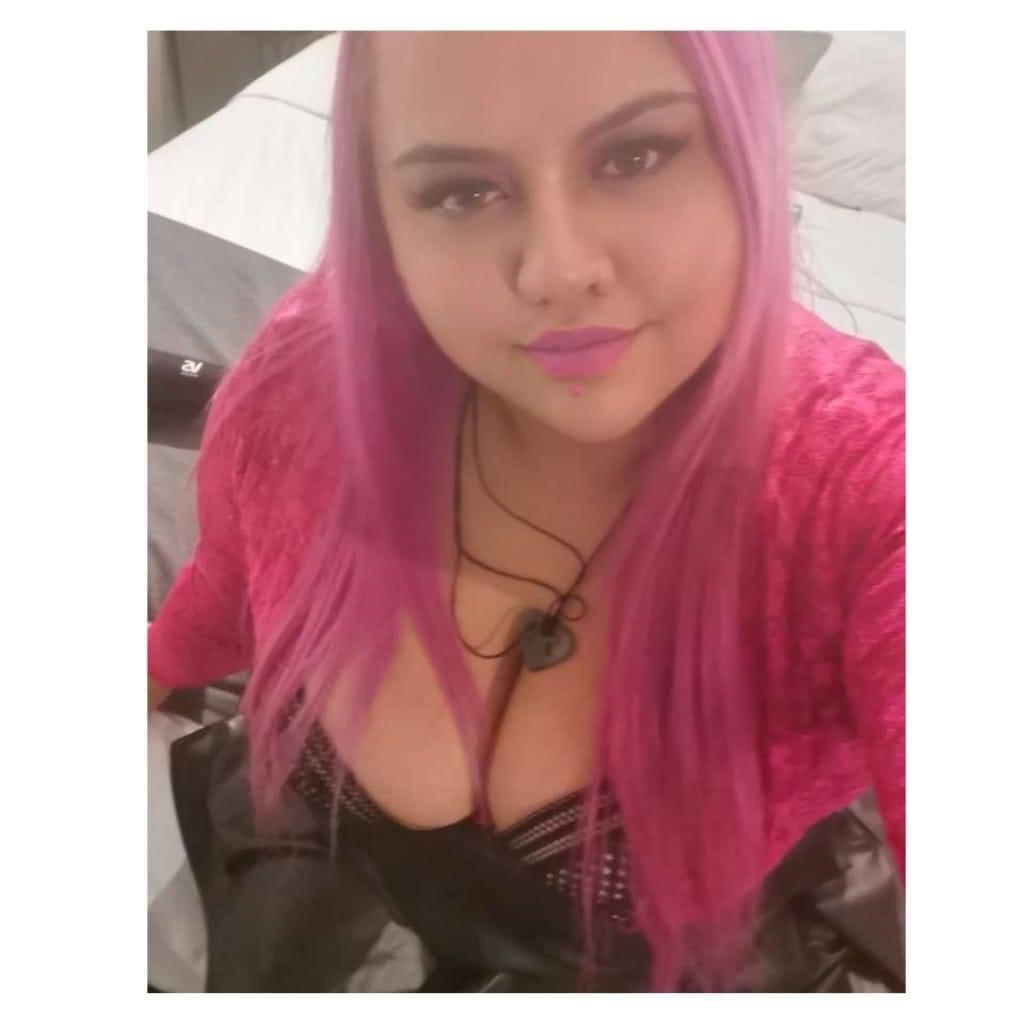 I’m having fun with my pink hair while my hubby isn’t here ☺️💕 | Scrolller