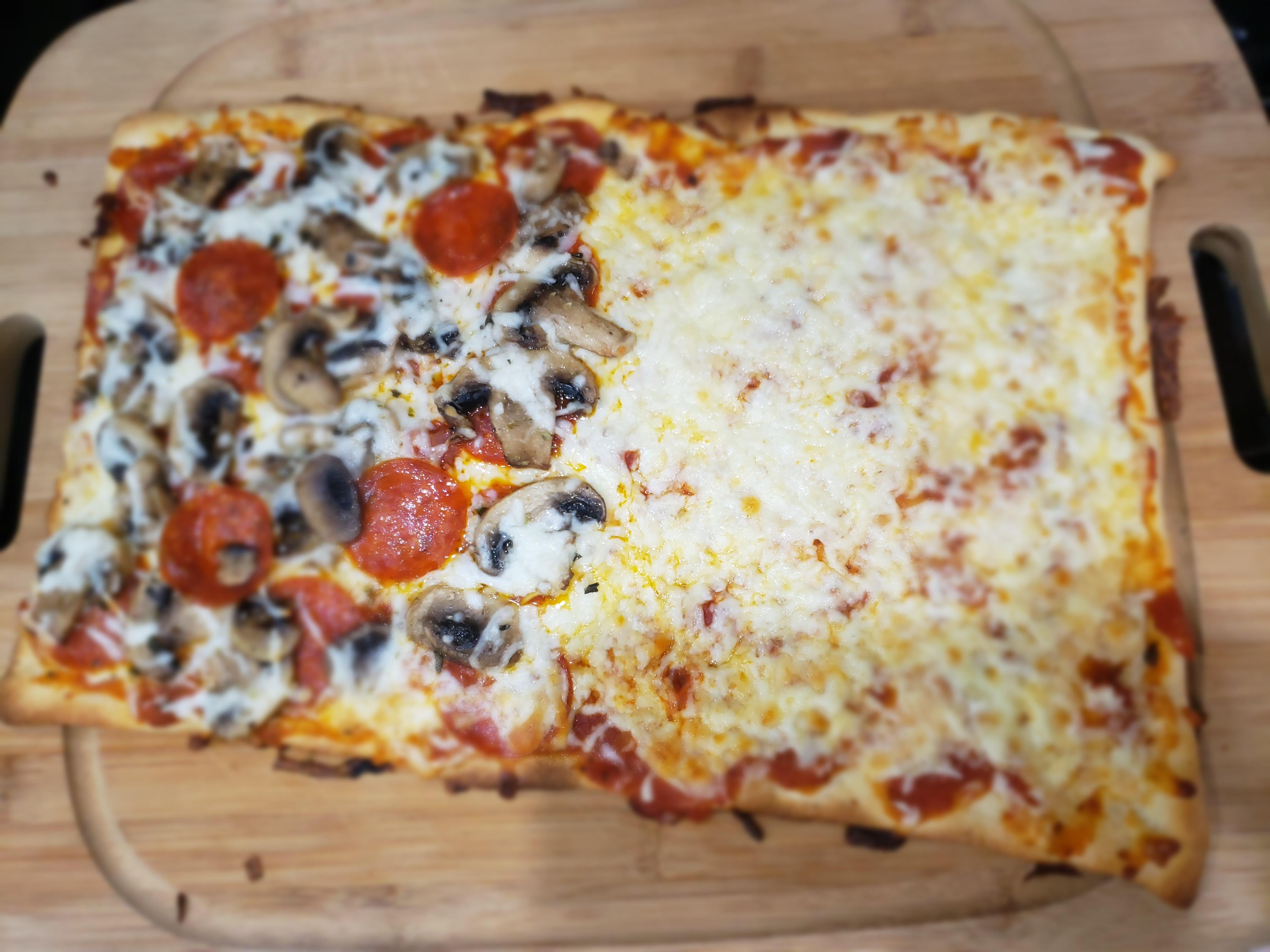 Pizza I made for me and the kids tonight, half cheese half mushroom and pepperoni | Scrolller