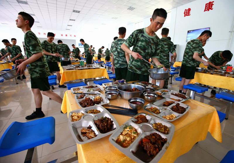 PLA Army chow time [800x588] | Scrolller