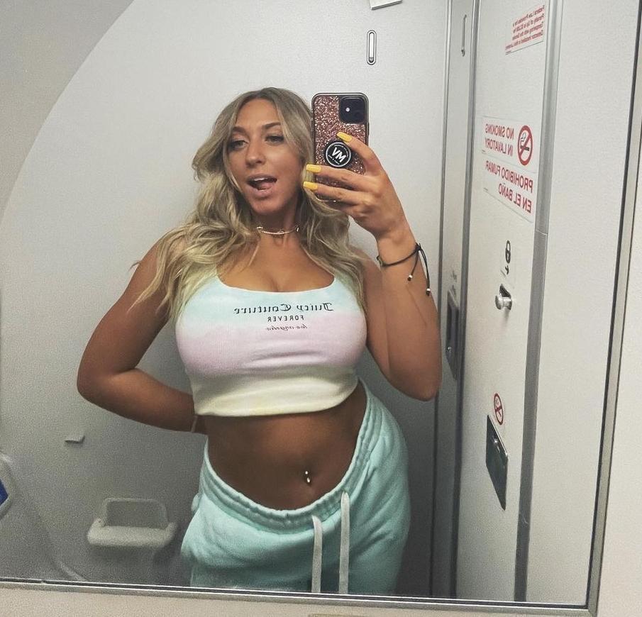 Plane selfie | Scrolller