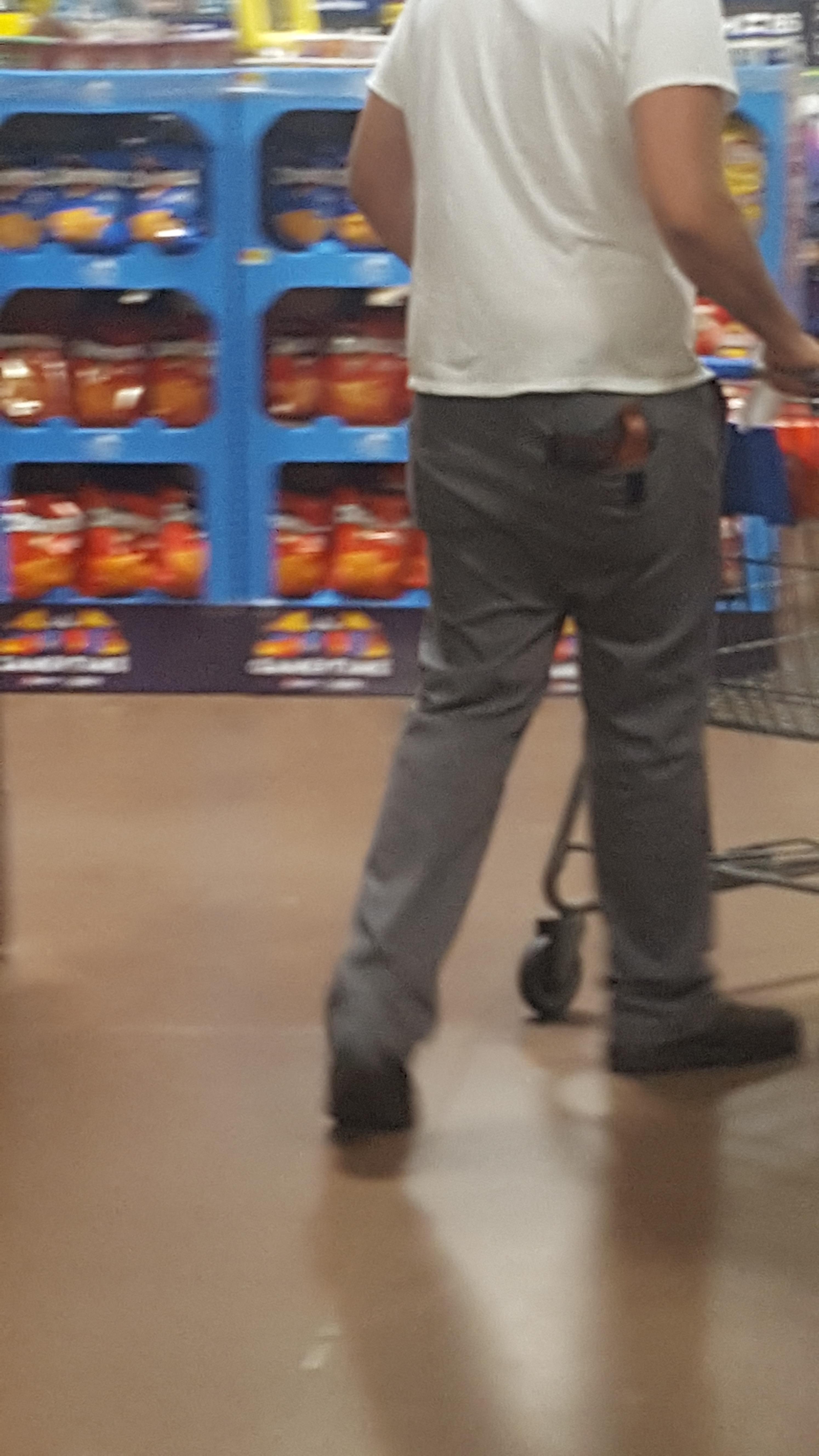 PLEASE do not carry your gun like this | Scrolller