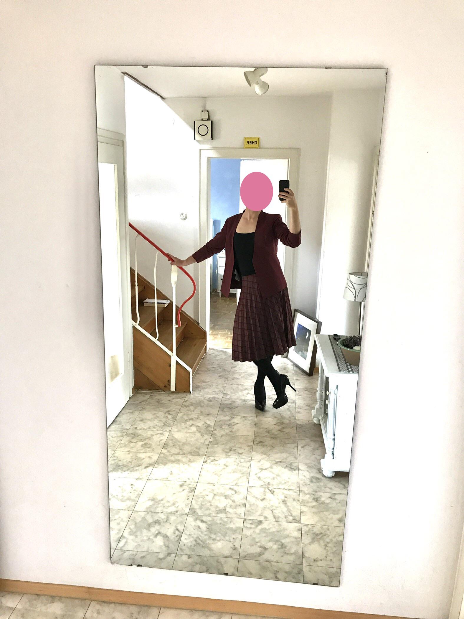 Follow me upstairs? Kik: sissyhypnoslut92 | Scrolller