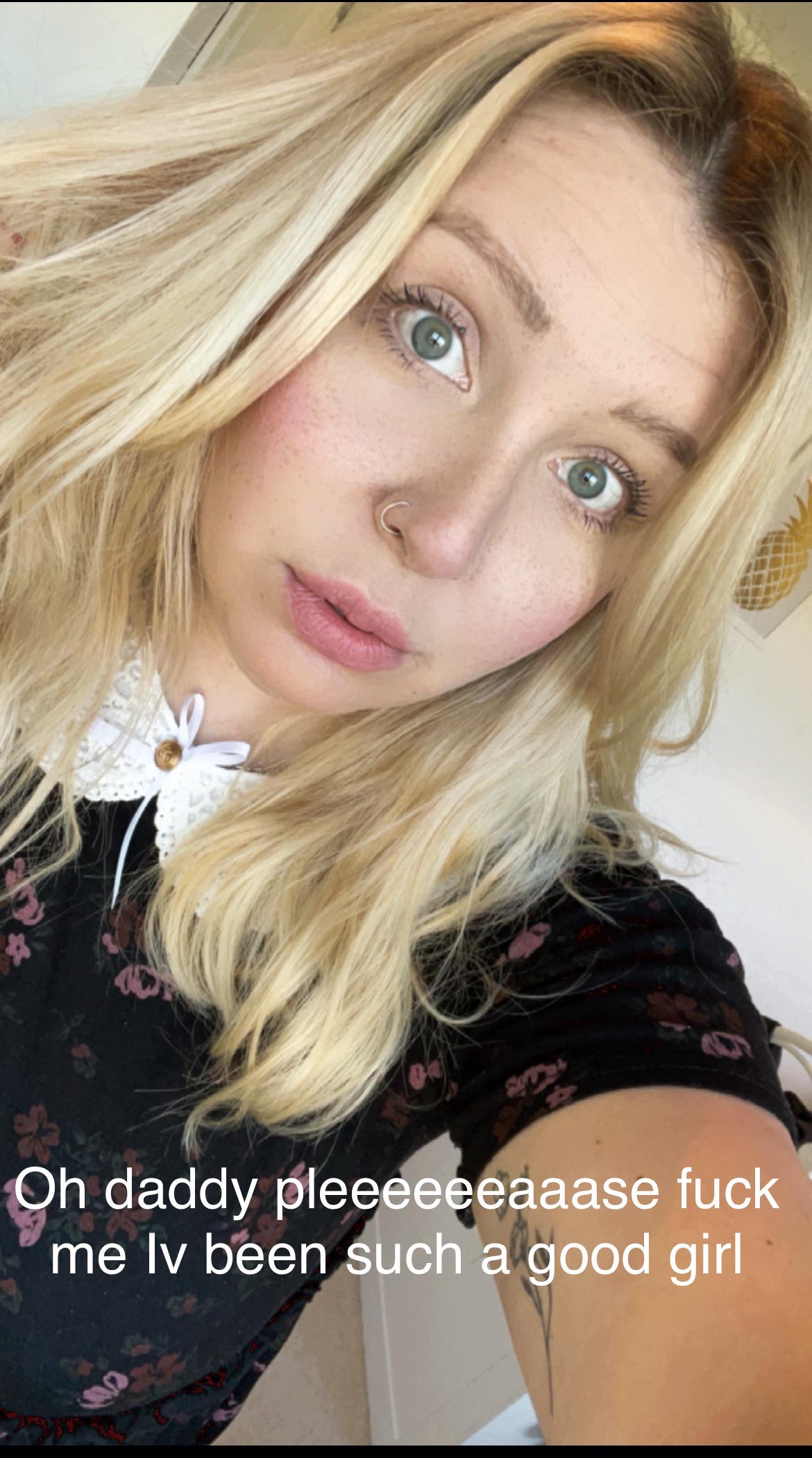 Pleeeease? My kitty aches? | Scrolller