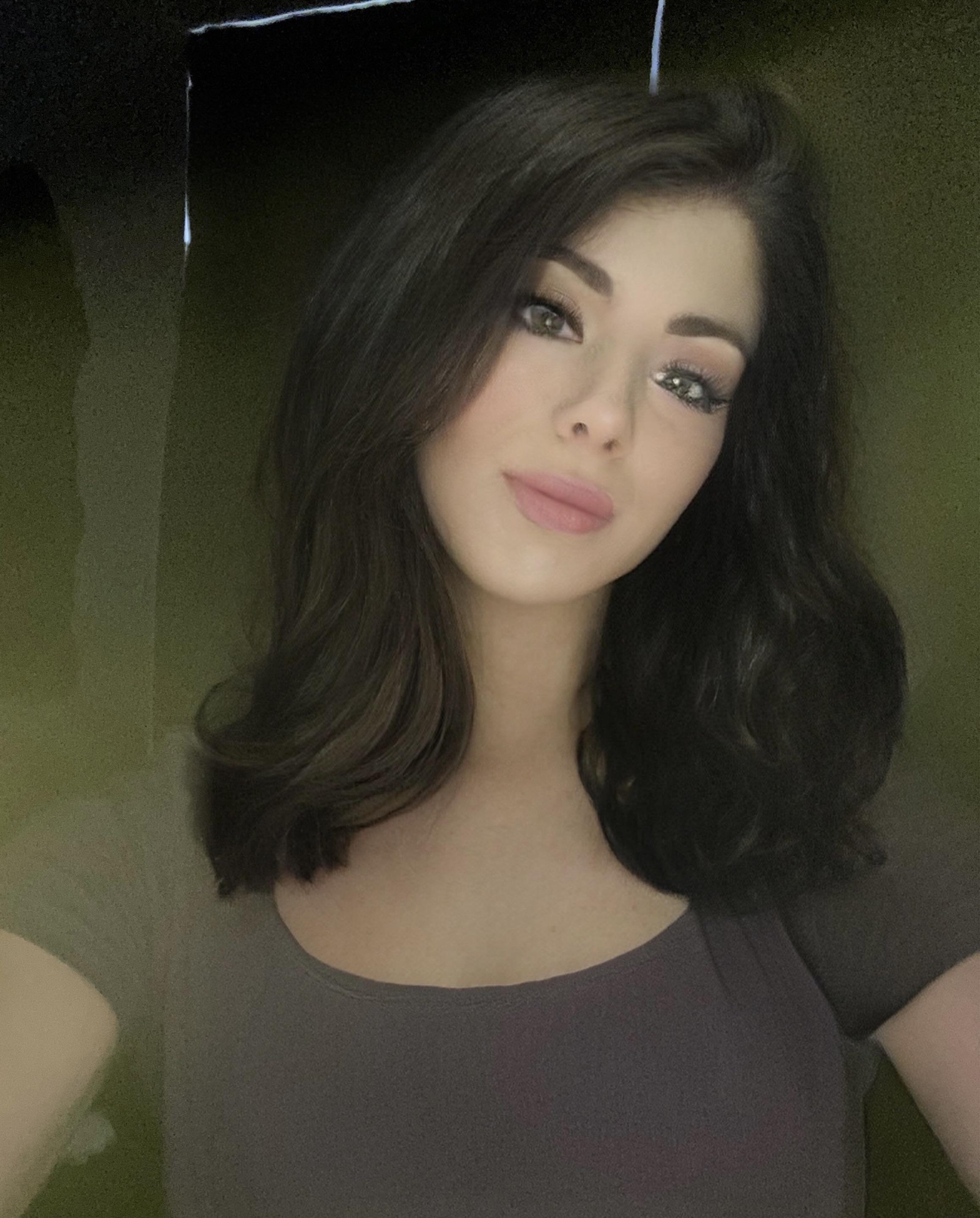 Plump lips, suck dicks | Scrolller