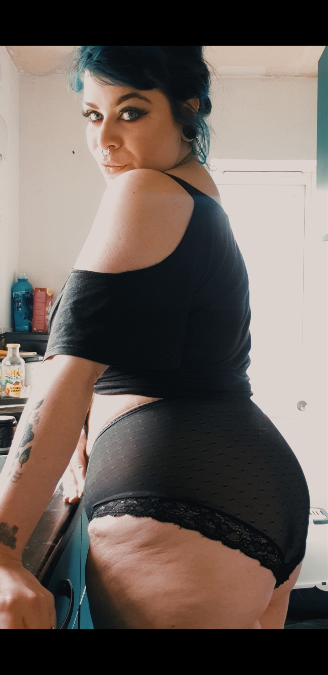 Plump plum | Scrolller