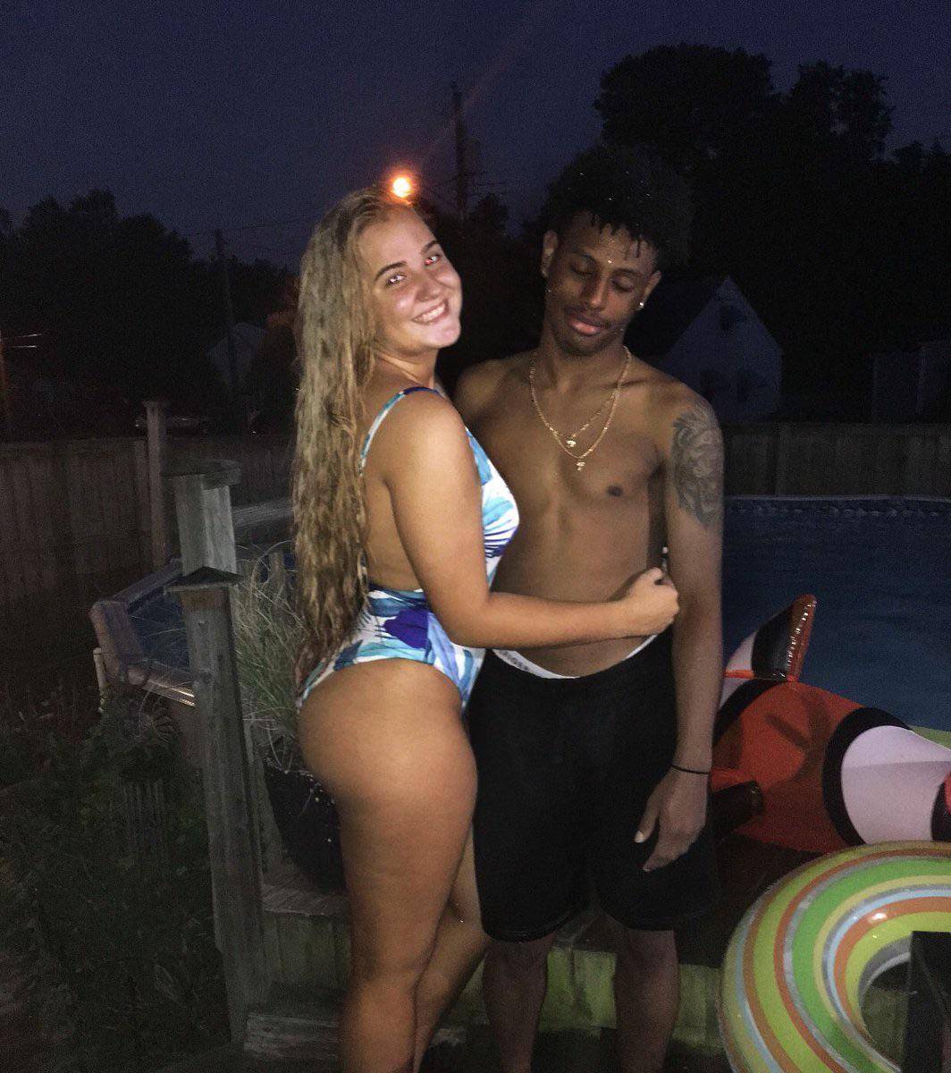 Pools days with his girlfriend | Scrolller