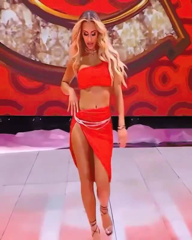 Pornstar Entrance | Scrolller