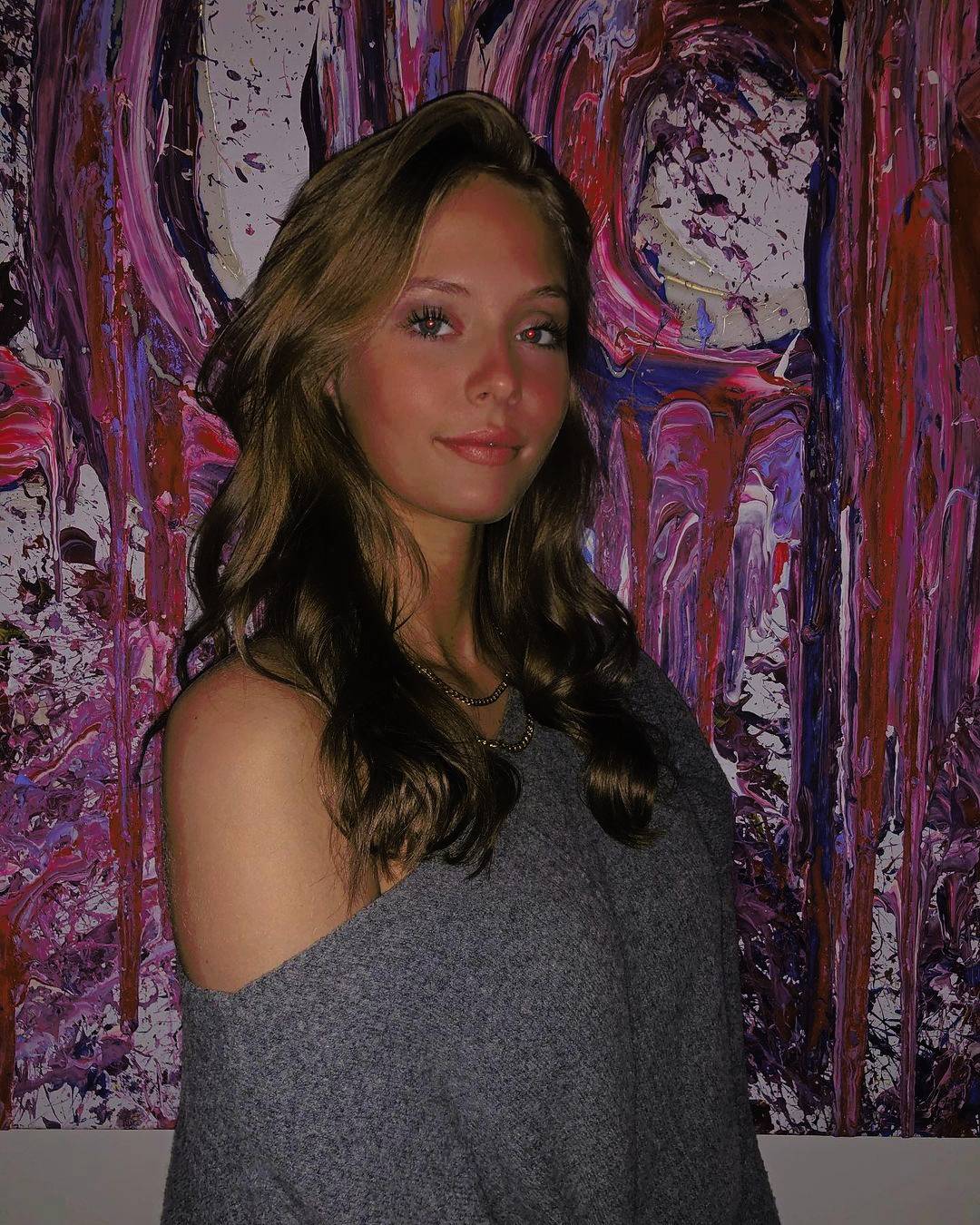 Posing by her painting | Scrolller