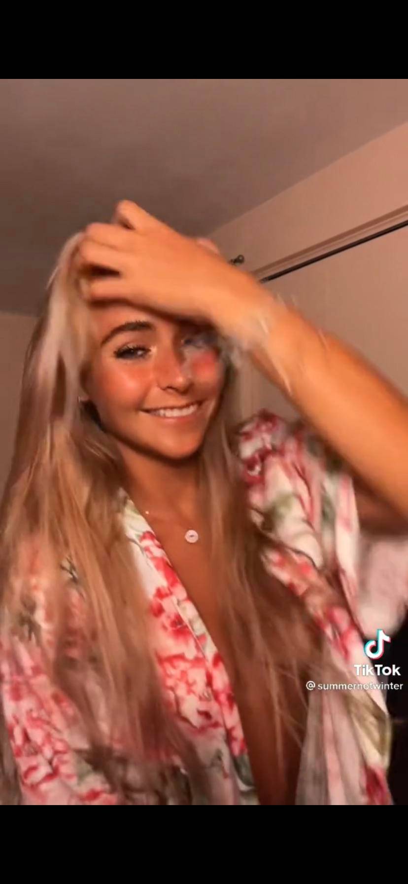 Possible Nip Slip? (Link in comments) | Scrolller