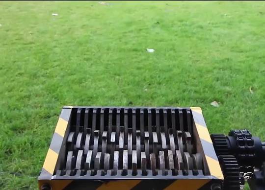 Pouring lava into a shredder | Scrolller